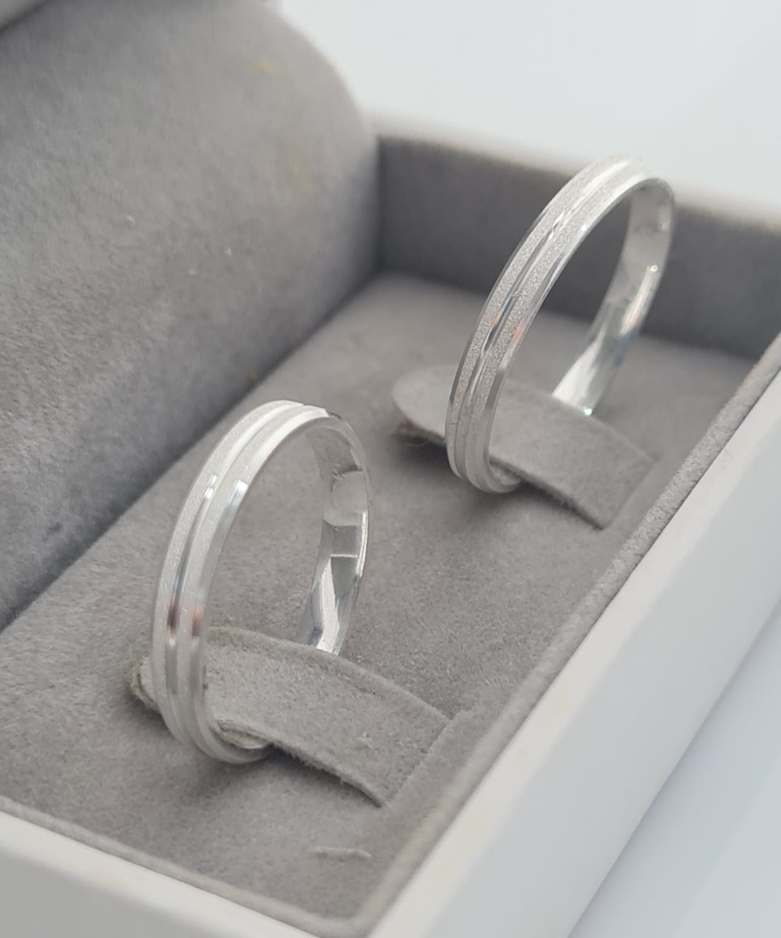 Aliança Prata Anatômica Diamantada 3MM - Landa Joias