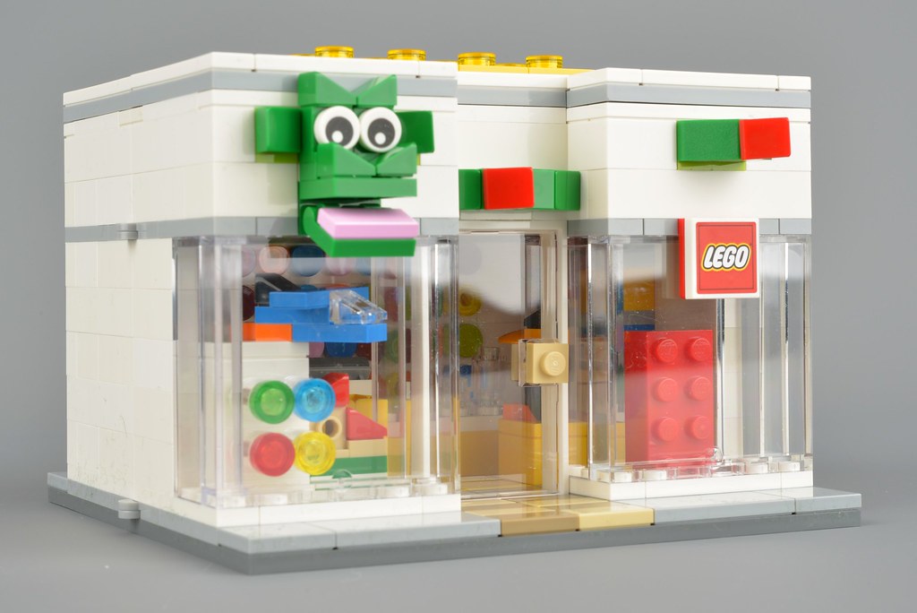 LEGO Store Exclusive - Toys Universe