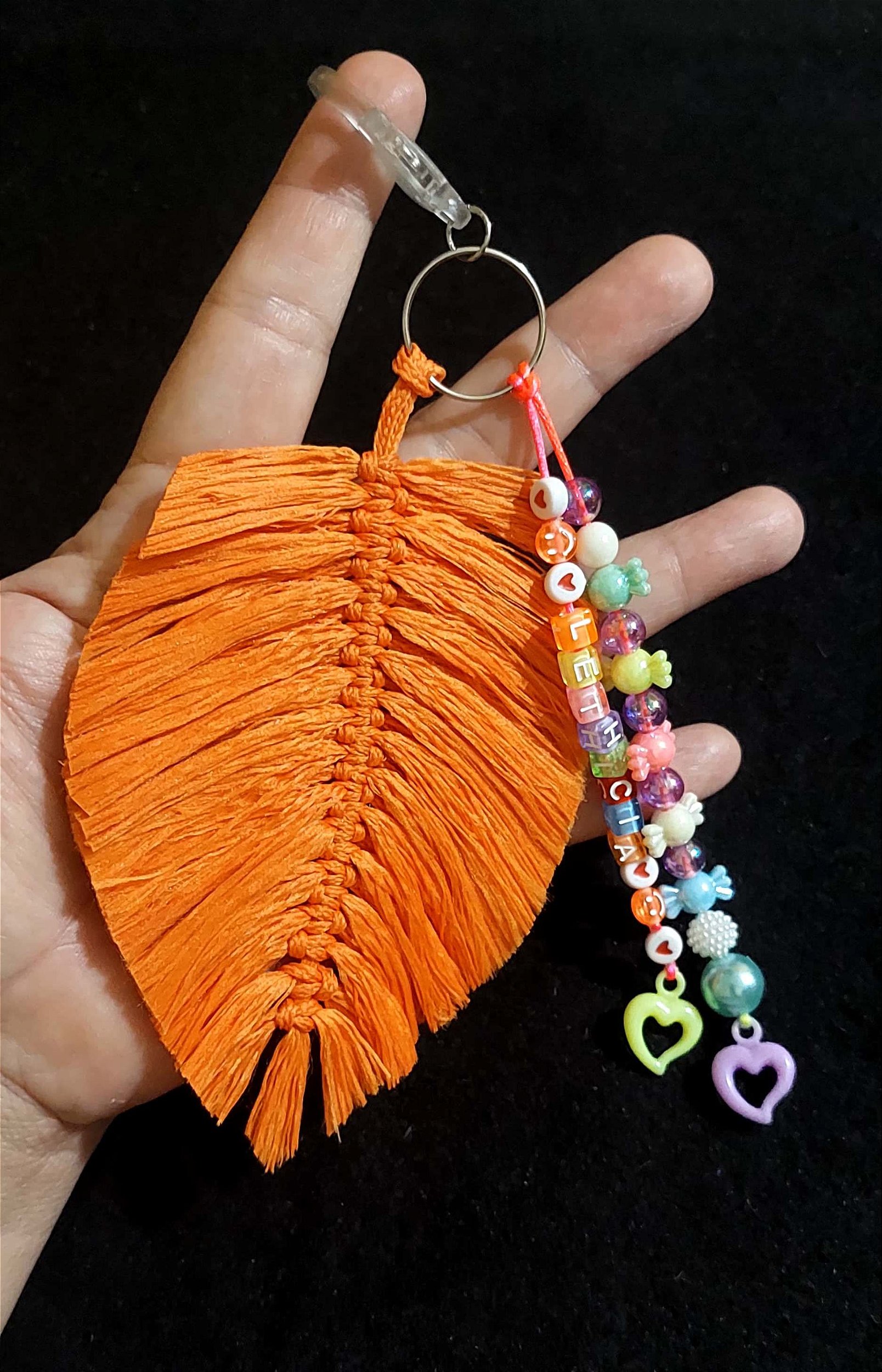 Chaveiro Folha macramê tamanho G personalizado com miçangas - Nó ...