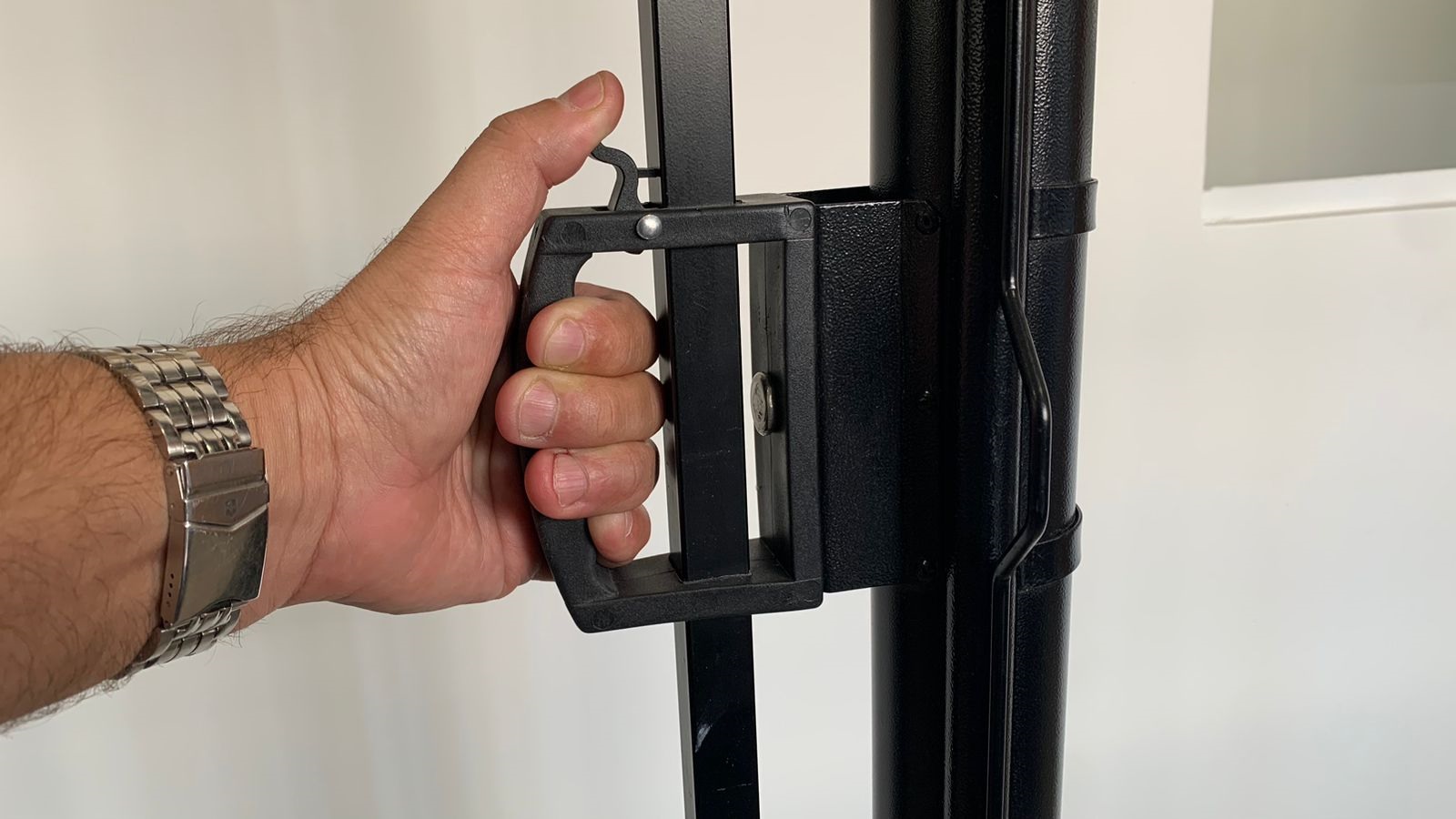 Tela de Projeção Tripé 120 polegadas 2,43 x 1,82 Nardelli - Telas Nardelli