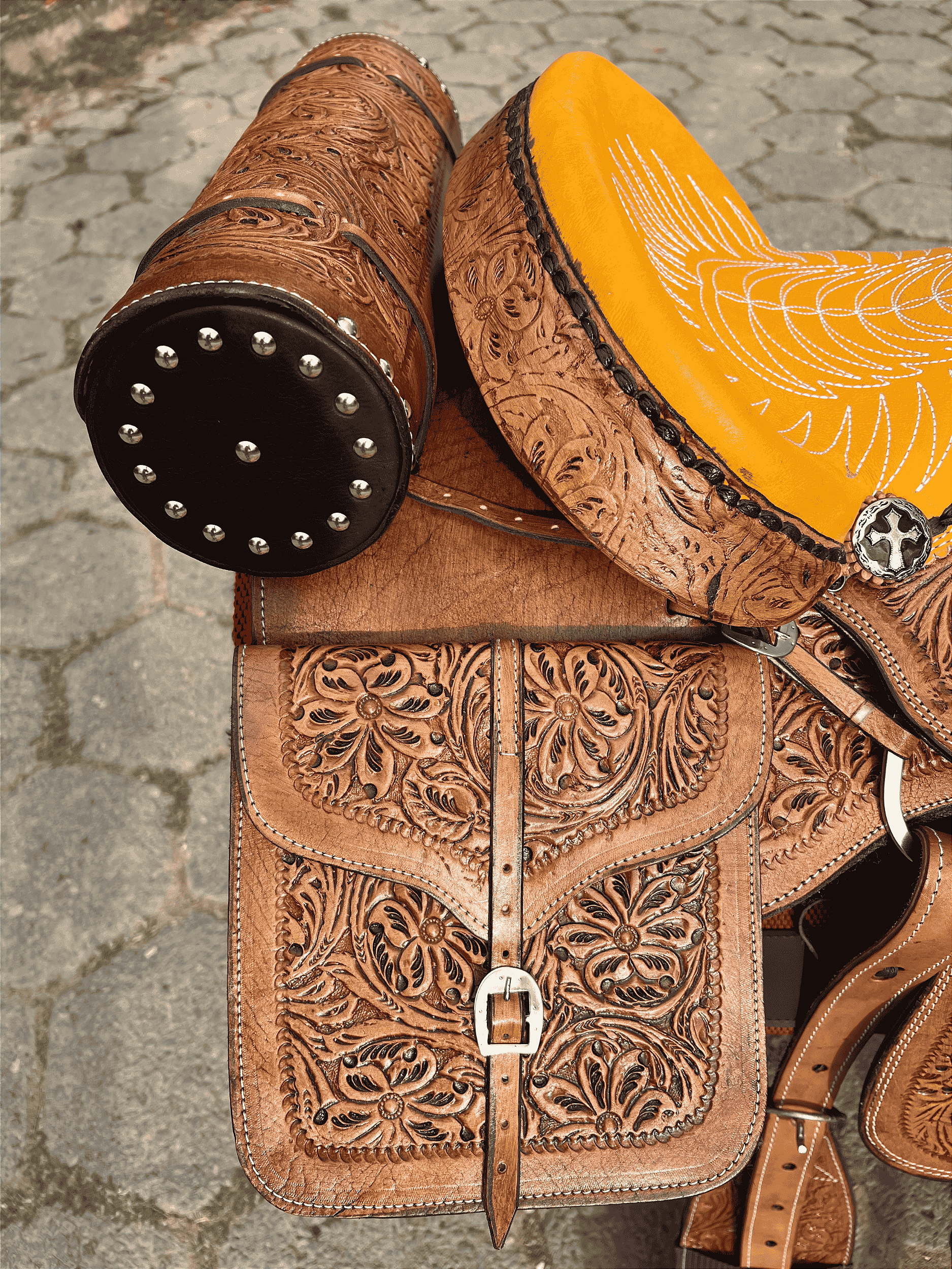 Sela Americana Prova de Laço Profissional Carved Premium com Alforge ...