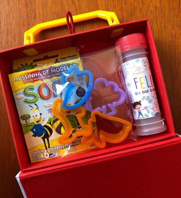 CAIXA MALETA CARTONADA INFANTIL - OLIVER BOX EMBALAGEM