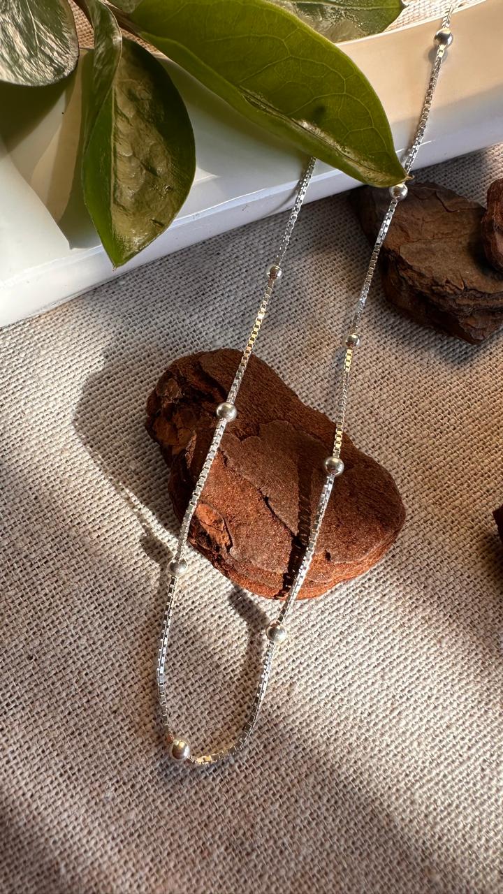 Colar bolinhas espaçadas - 45 - Descolada Joias