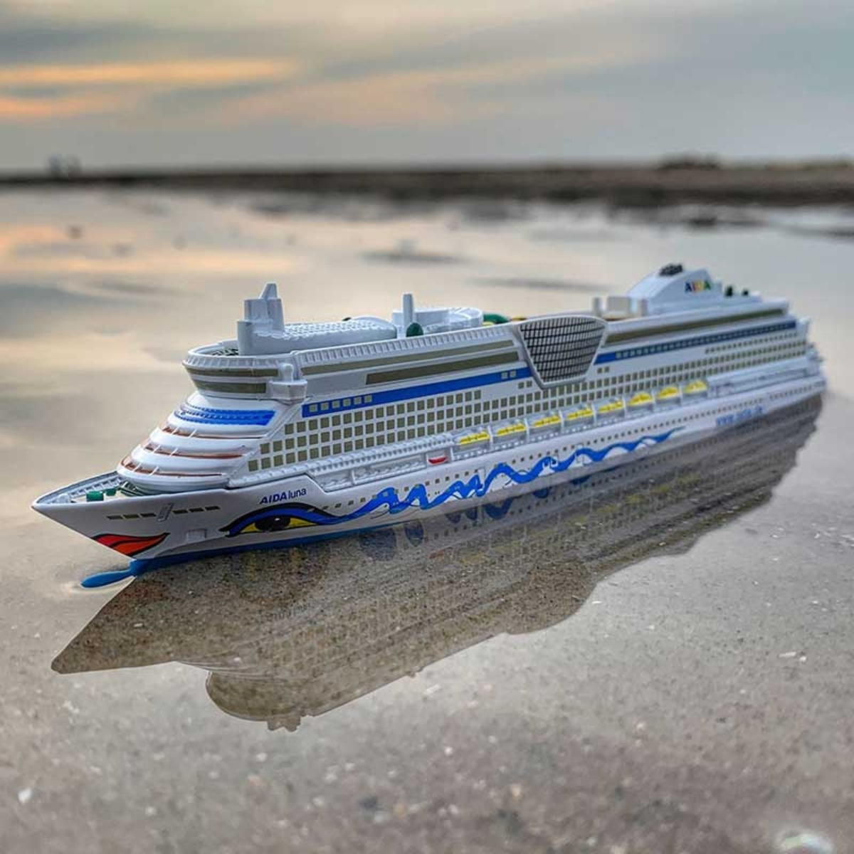 Miniatura Navio Cruzeiro AIDA Siku 1:1400 Metal | Drive Collection ...