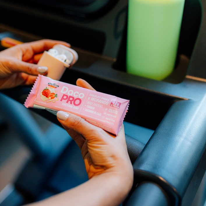 Barra DacoPro Protein Bar Chocolate Branco e Morango 600g (Display 12 ...