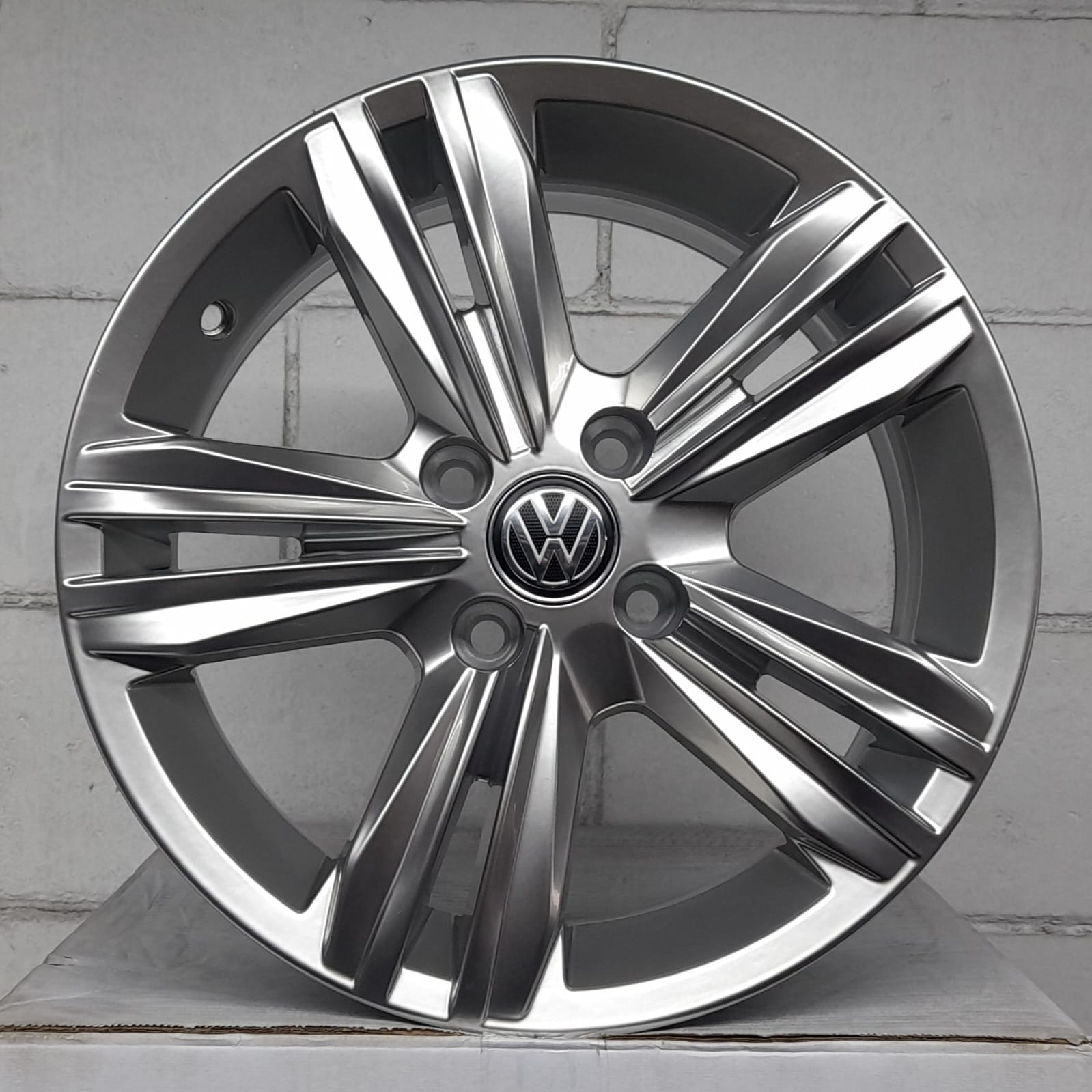 Roda Volkswagen Voyage Gol Up Aro 15 4x100 - GMV