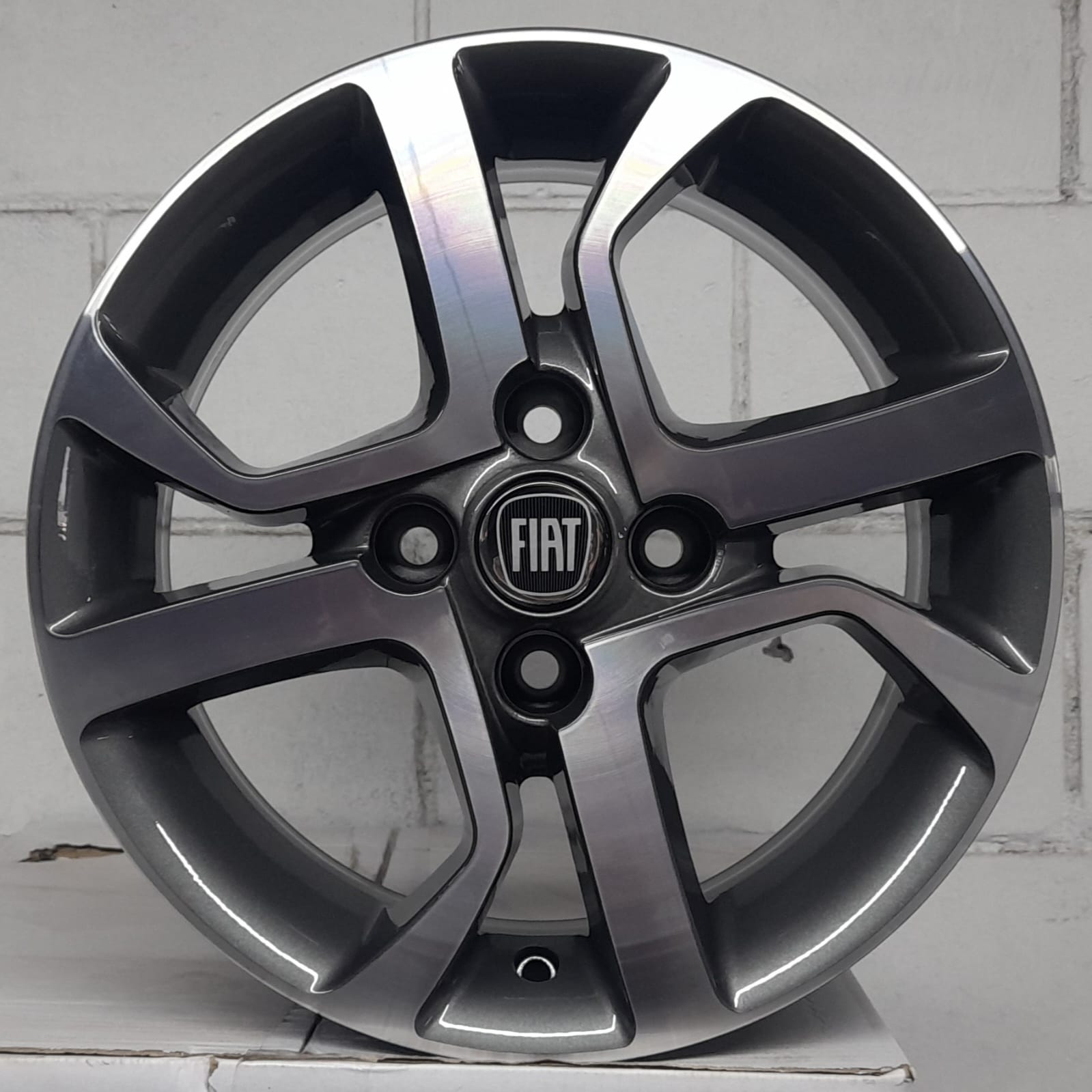 Roda Fiat Mobi R77 Aro 14 4x98 Grafite Diamantado - GMV