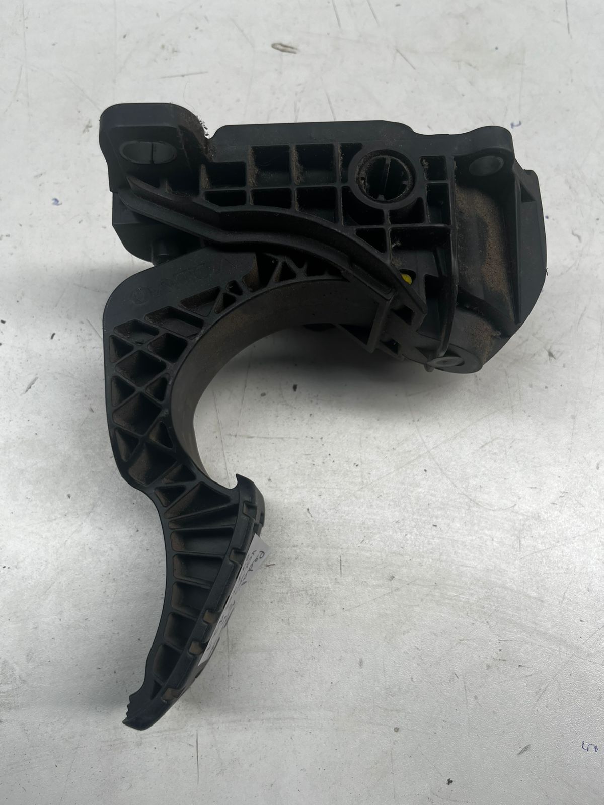Pedal acelerador volvo fh 84416421 - Mano Truck Parts Shop