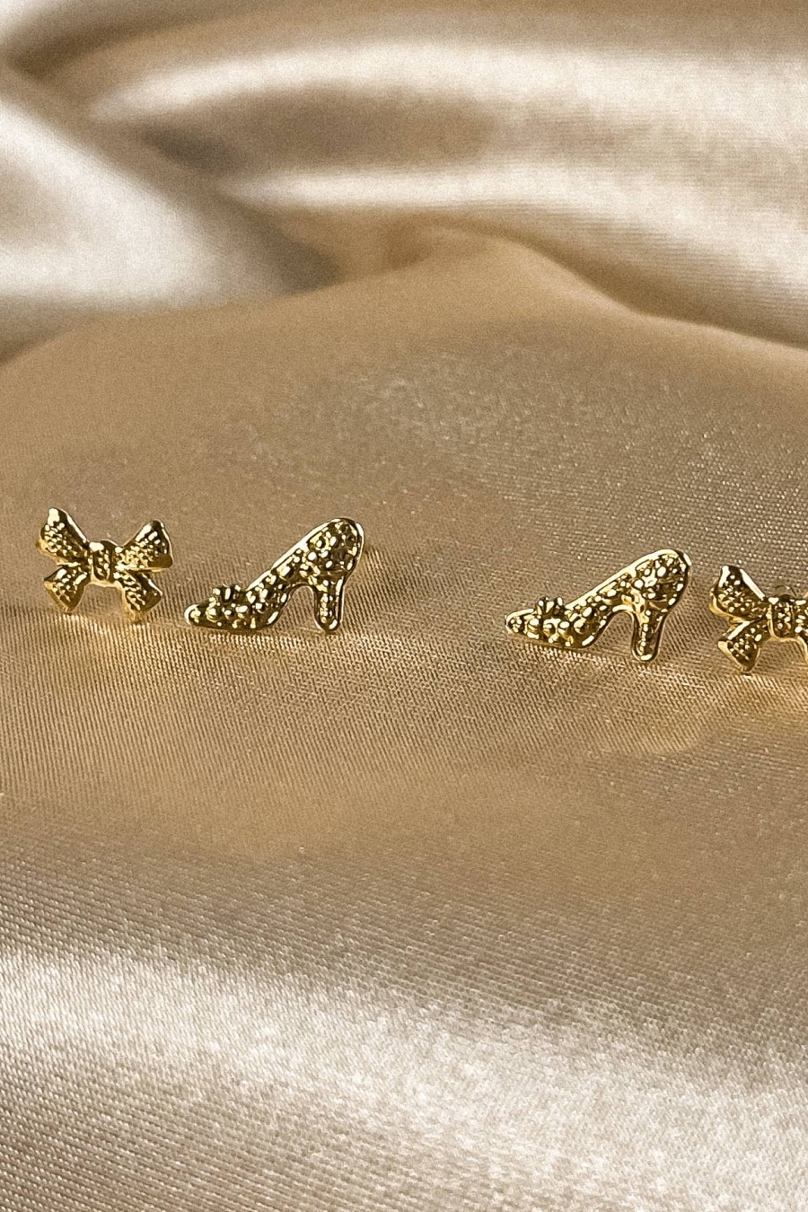 Duo De Sapatinho E Laço Banhado Em Ouro 18k - Amayla