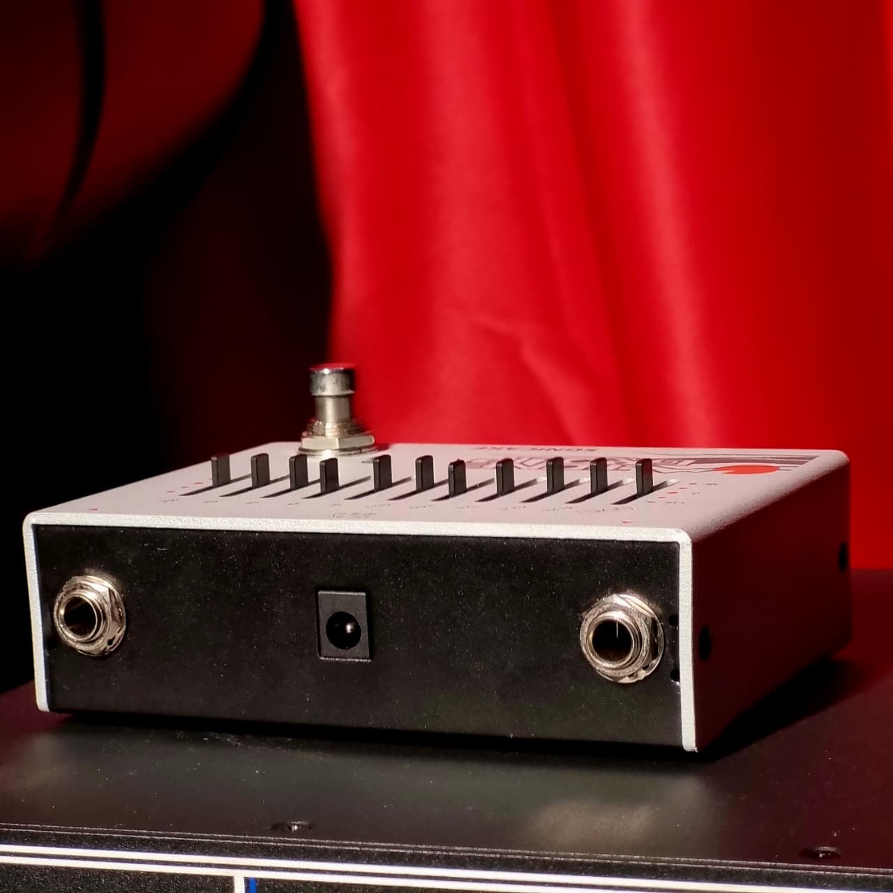 Pedal Equalizador para Guitarra e Baixo Sonicake Tone Group - Gruveria Shop