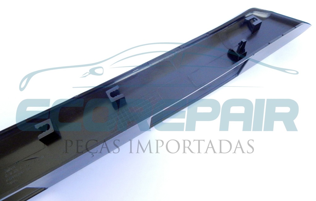 Moldura luz de placa Pajero Full - Ecorepair Peças Importadas