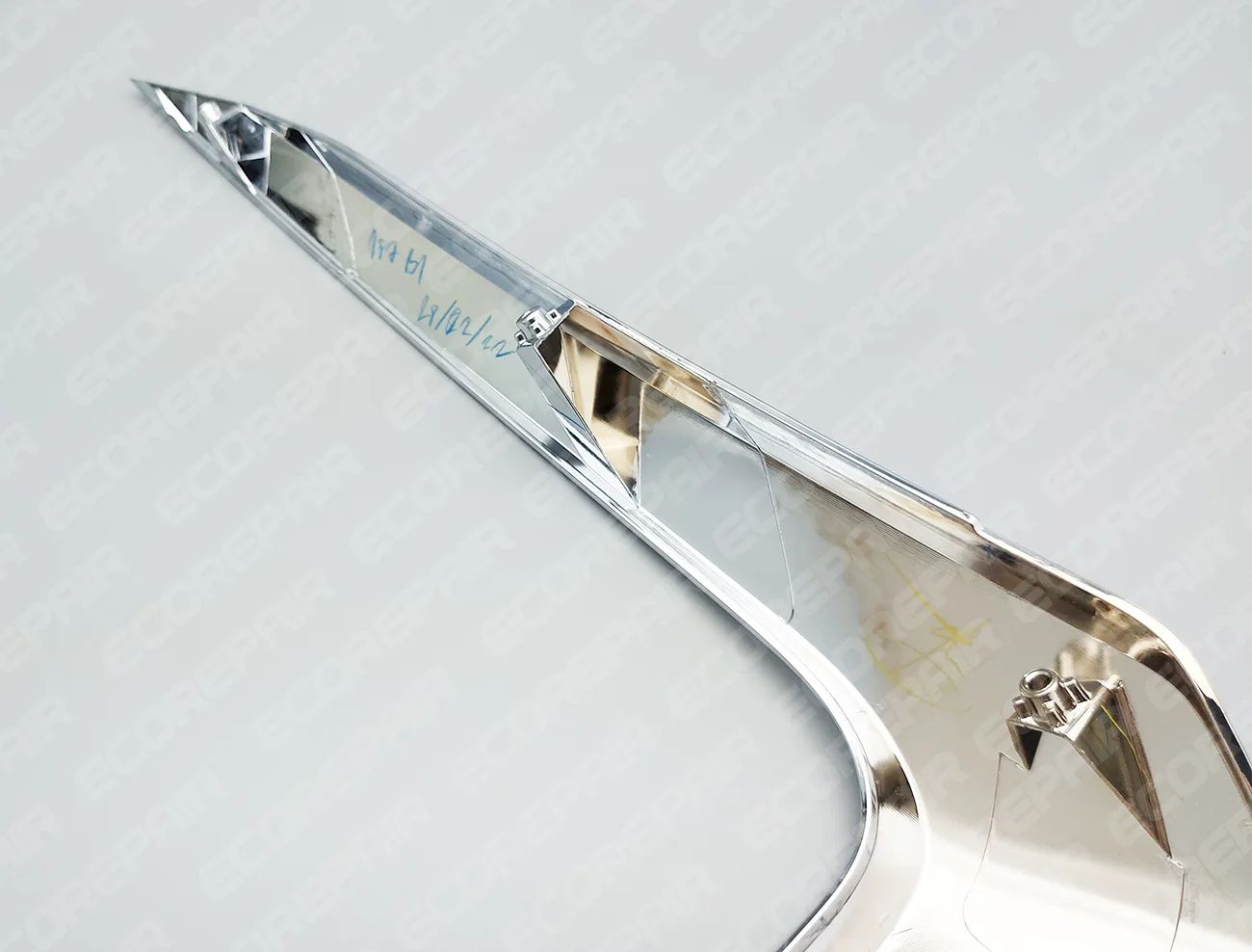 Moldura superior Parachoque dianteiro Pajero Sport 19-20 - Original ...