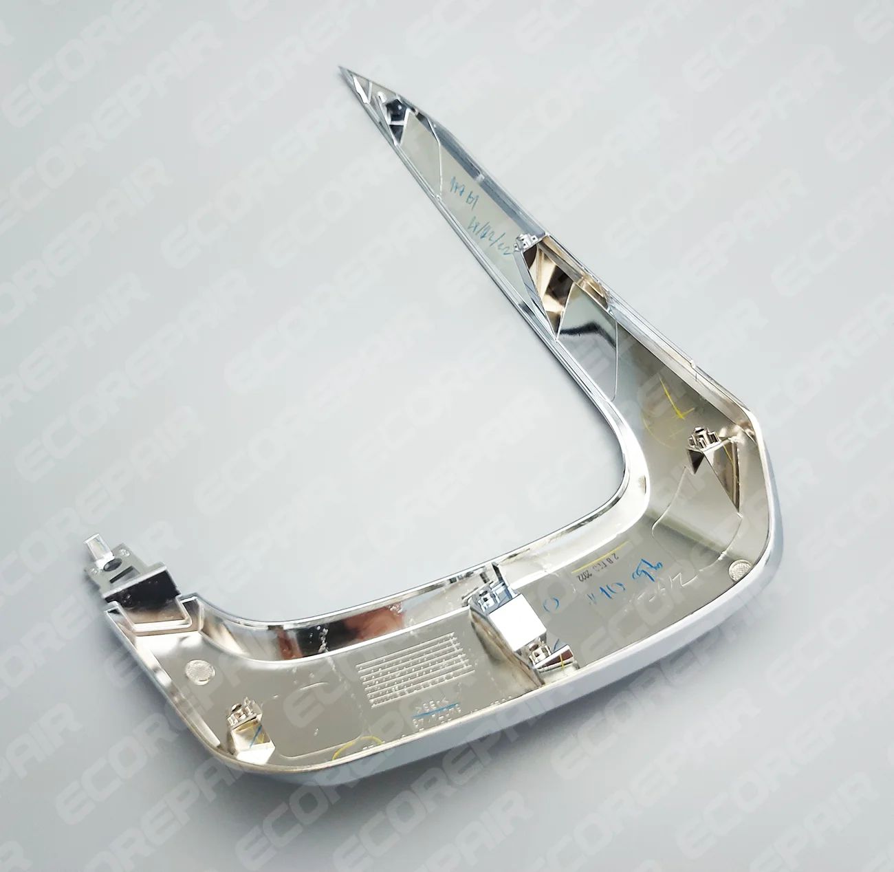 Moldura superior Parachoque dianteiro Pajero Sport 19-20 - Original ...