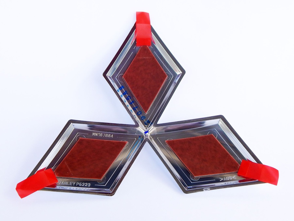 Emblema Mitsubishi 3 diamantes parachoque grade dianteira L200 Triton ...