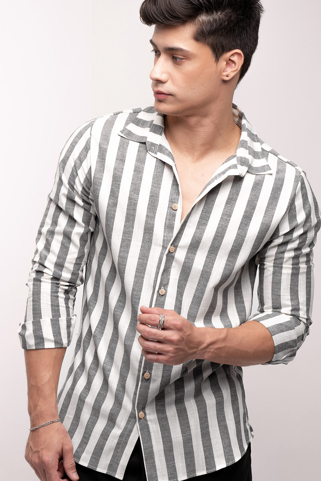 Camisa Masculina Manga Longa Listrada Preto e Branco - LaVíbora: Shorts Masculinos de Praia ...