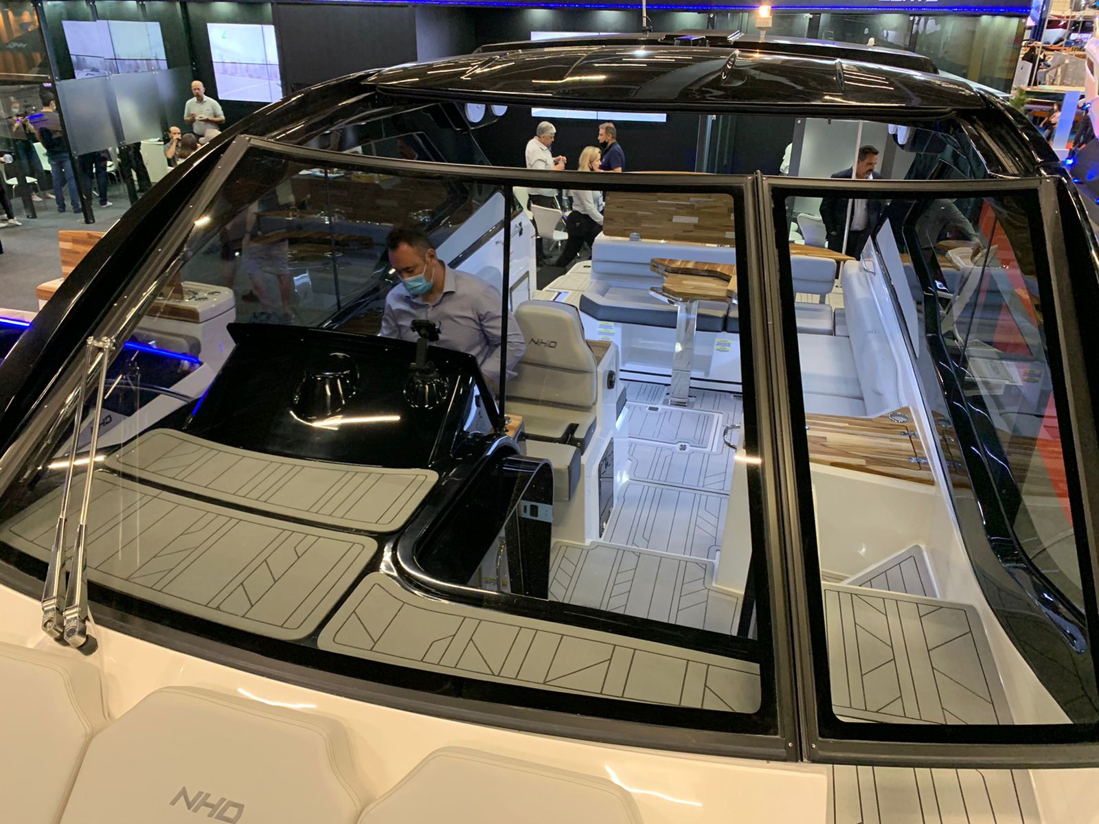 Lancha NHD 370 HT Double Open Deck - vistamarnautica