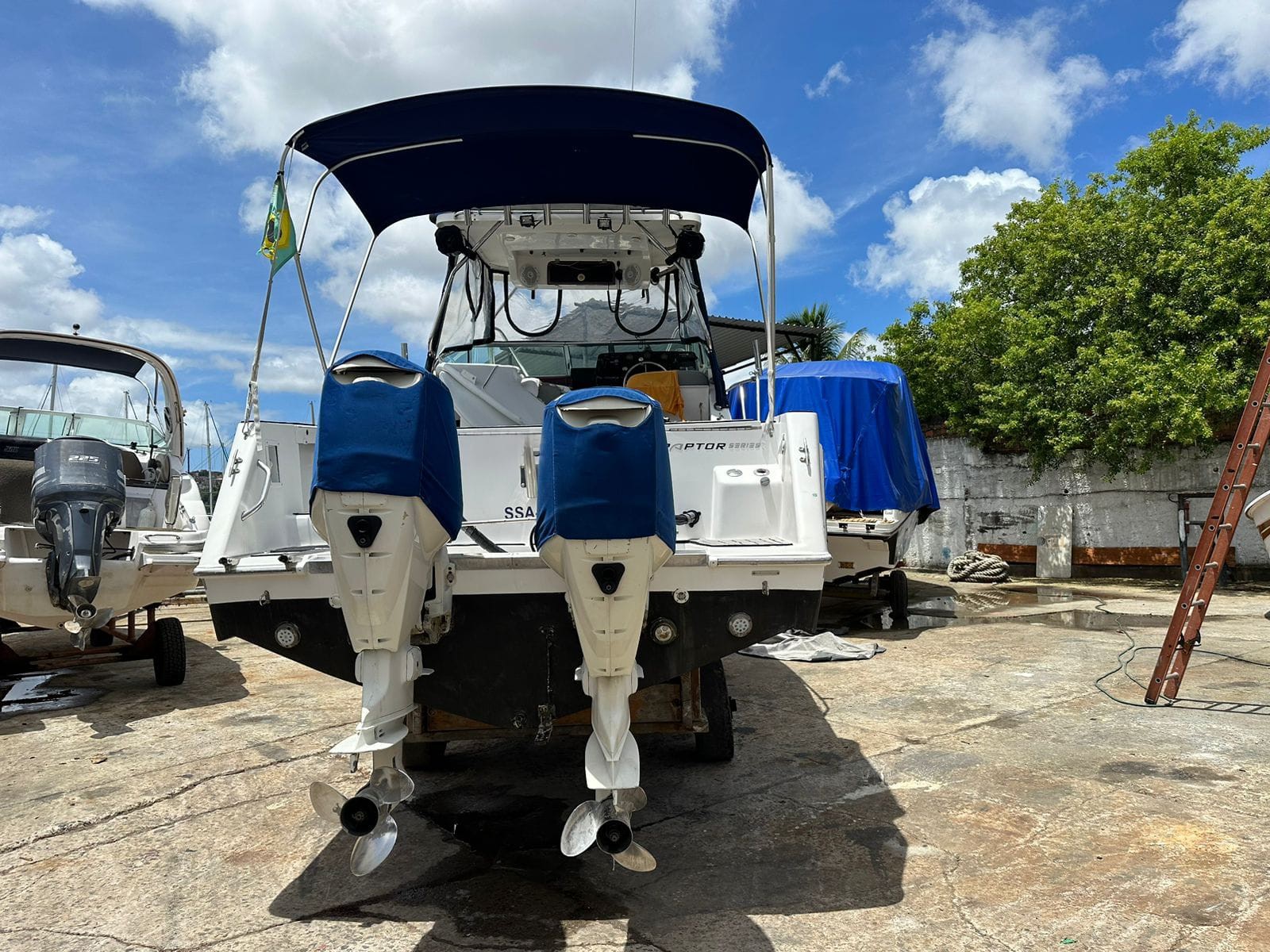 Lancha Fishing 28 Wa com parelha Evinrude - vistamarnautica