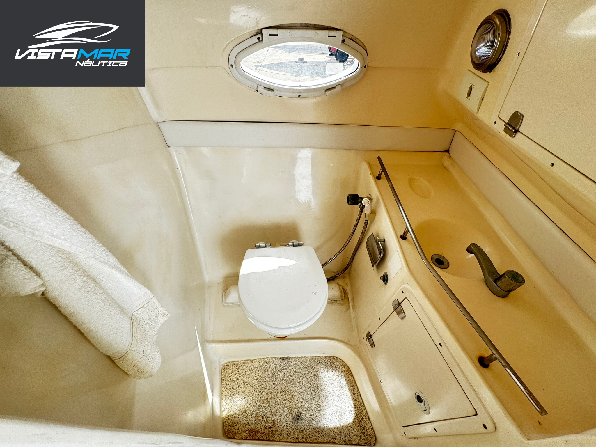 Lancha Magna 27.8 com Mercruiser 220hp Diesel - vistamarnautica