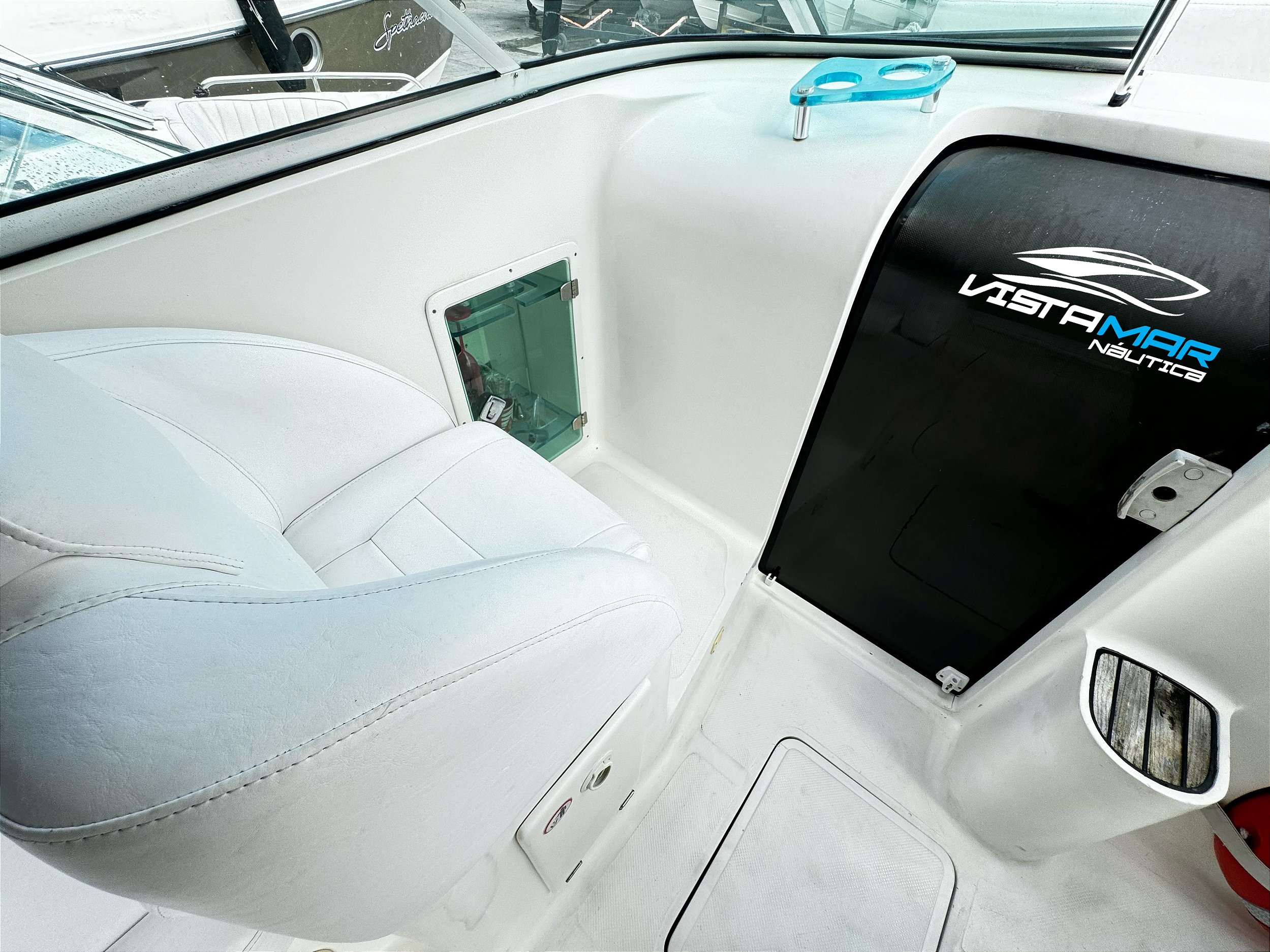 Lancha Magna 27.8 com Mercruiser 220hp Diesel - vistamarnautica