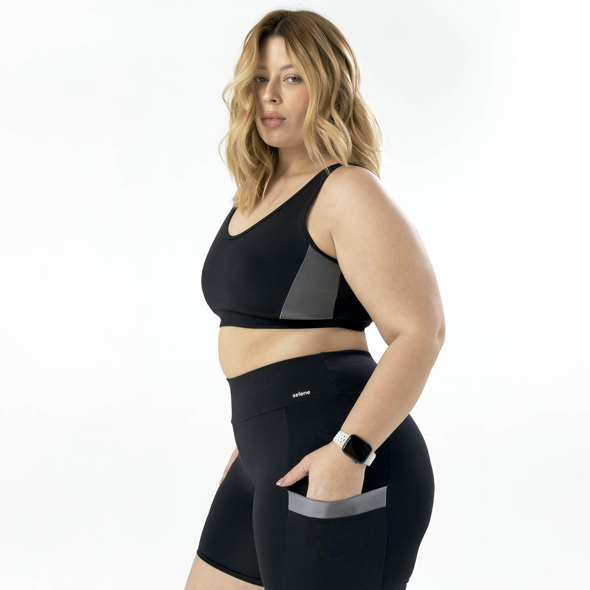 BERMUDA COM RECORTE LATERAL - PLUS SIZE - Selene - Absoluta em Conforto