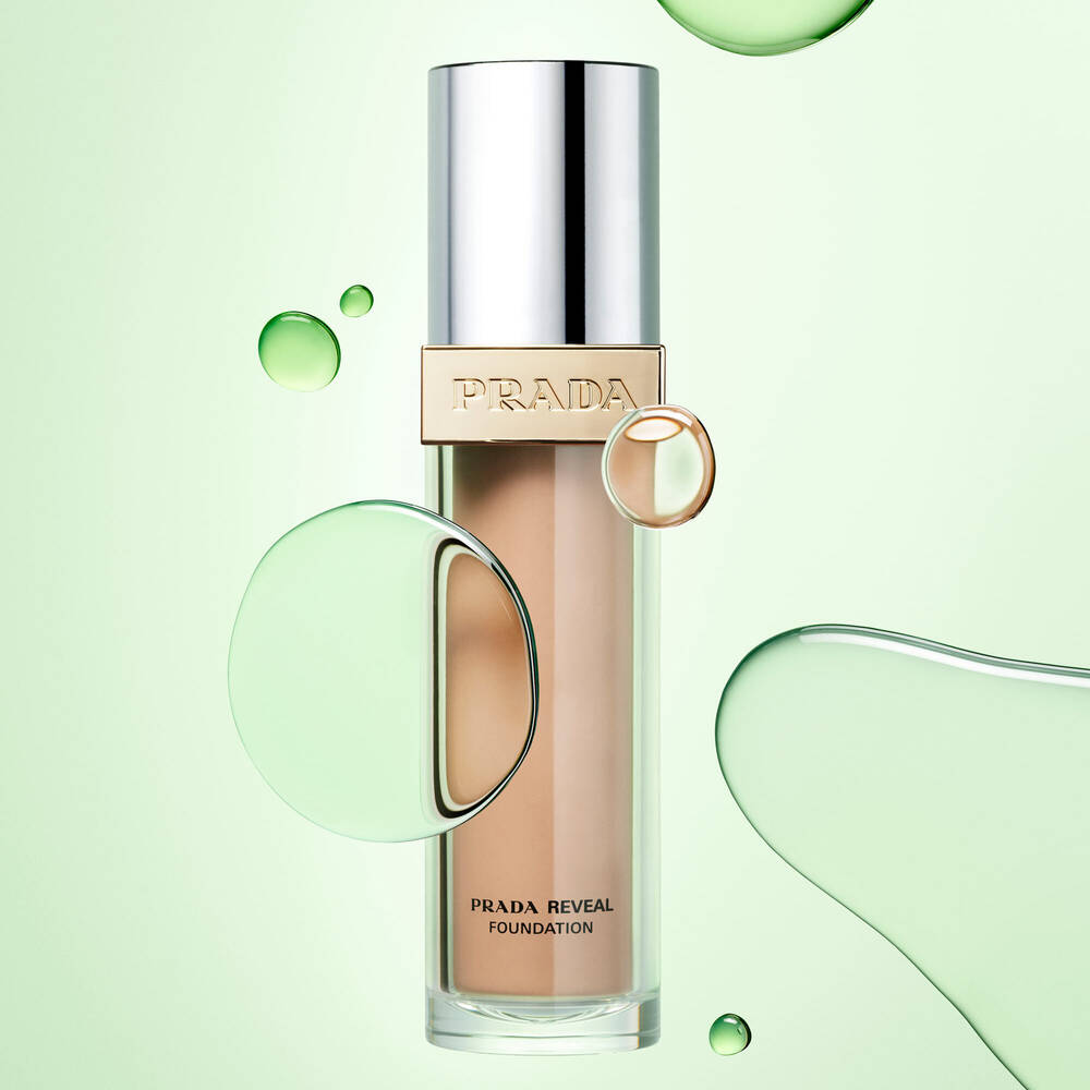 Prada Beauty Reveal Skin-Optimizing Refillable Soft Matte Foundation ...
