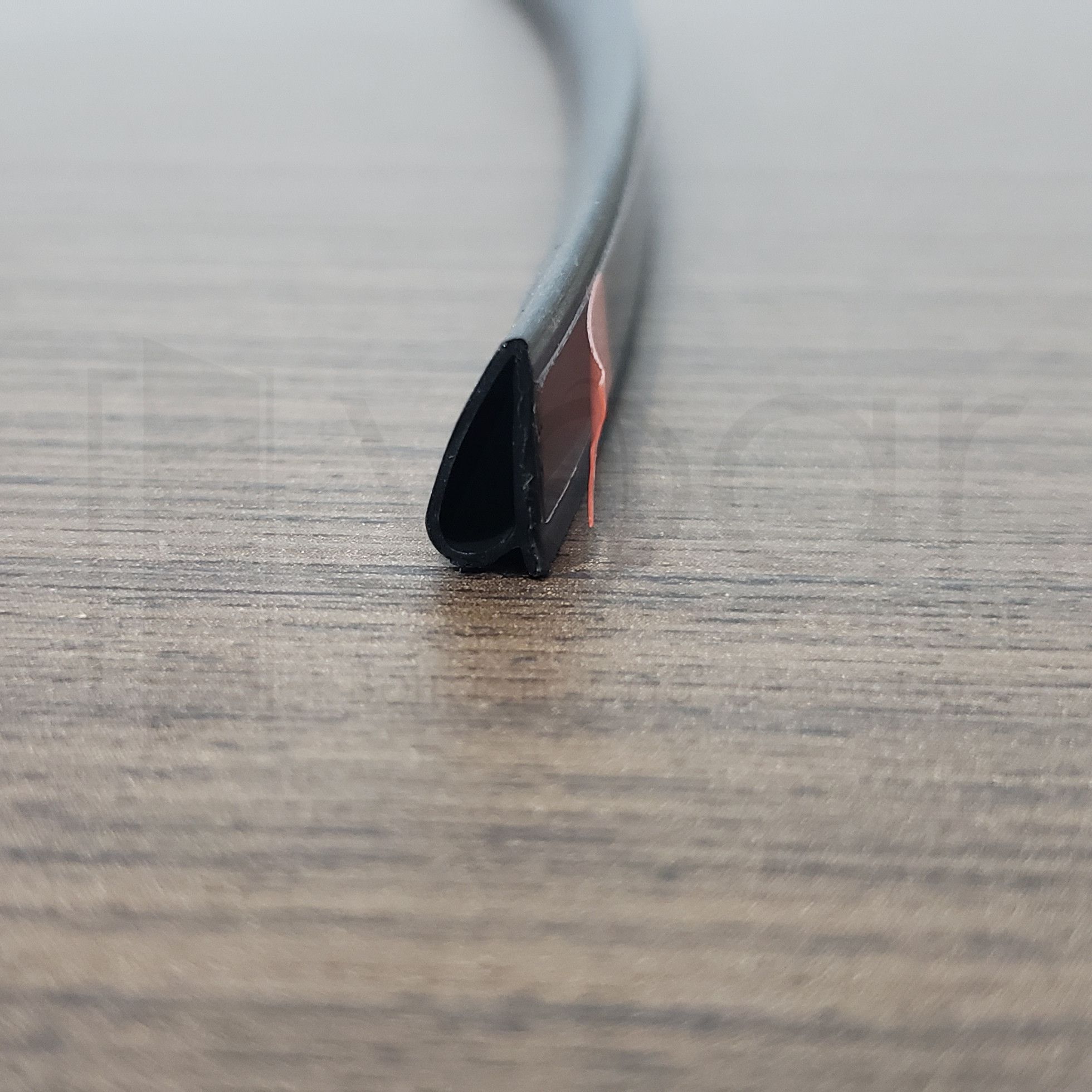 Borracha de Vedação para Porta de Madeira - Adesivada - Vedar - 10 anos!