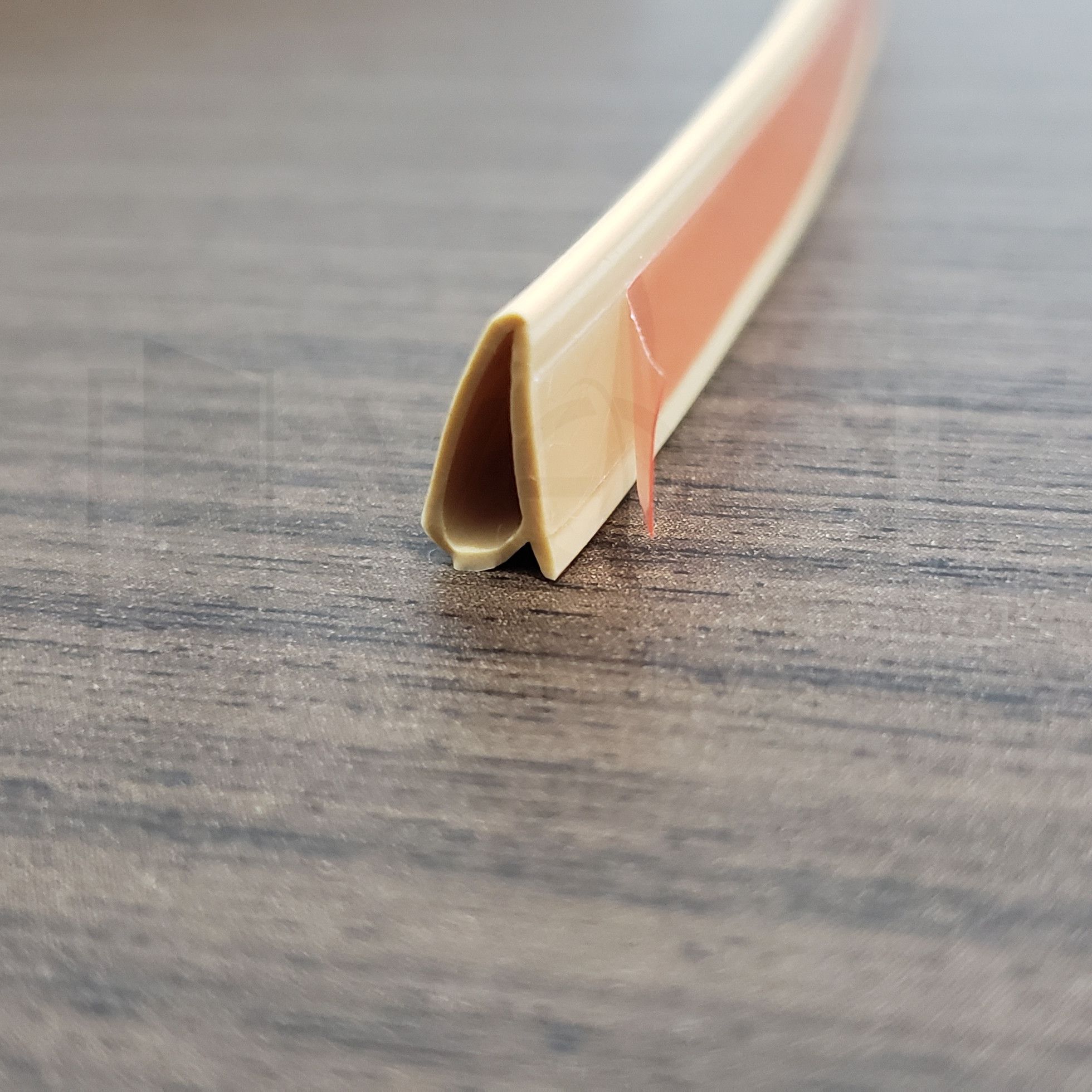 Borracha de Vedação para Porta de Madeira - Adesivada - Vedar - 10 anos!