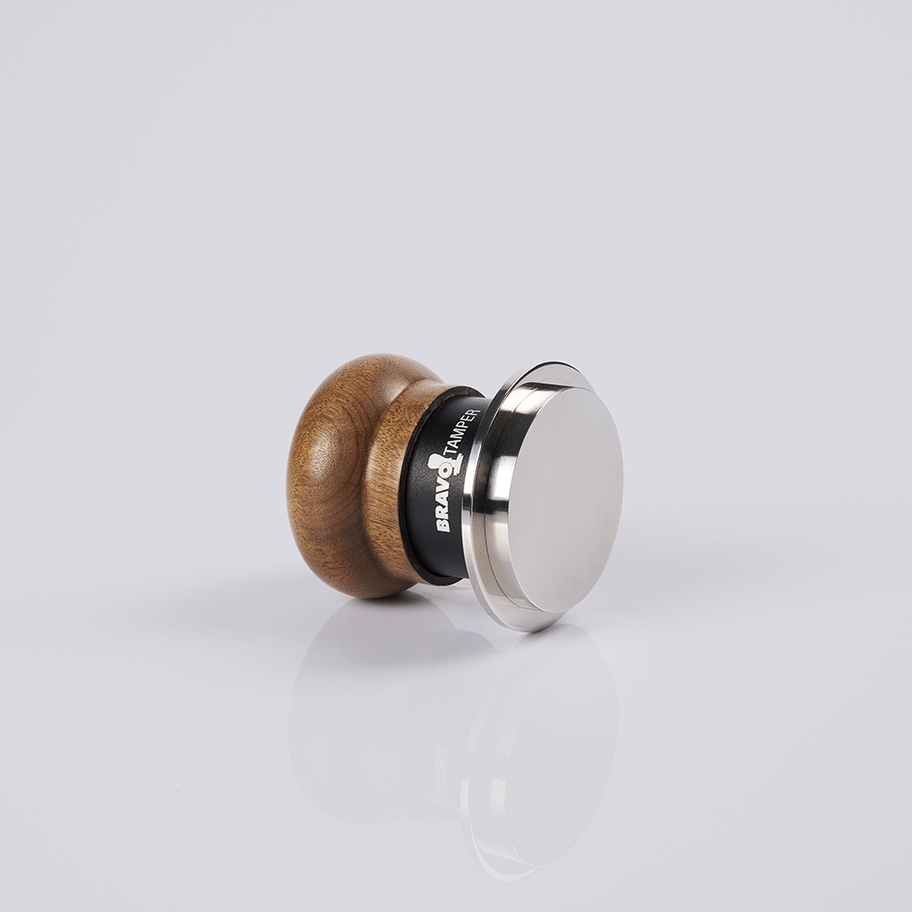 Mini Tamper Bravo com Punho de Madeira Clara e Saia Preta - Bravo ...