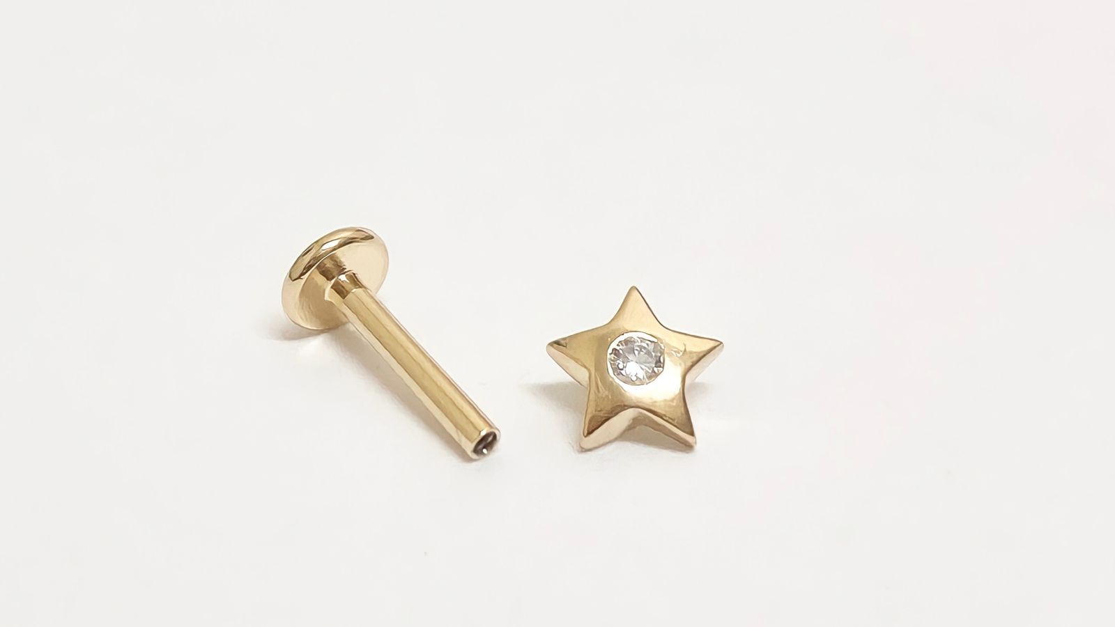 Labret estrela folheado 8mm com pedra - Ideal Piercing