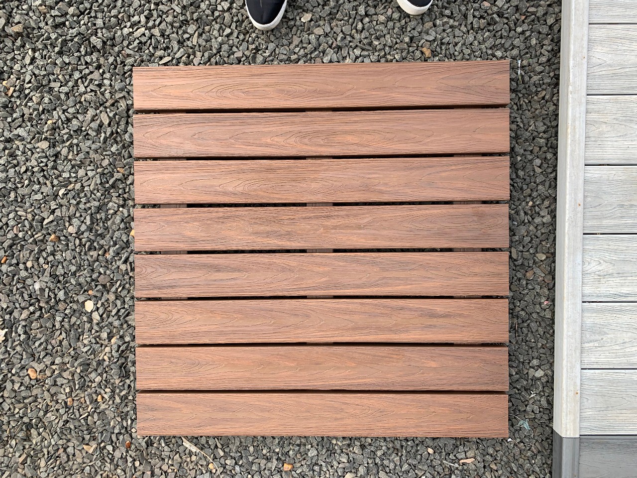 Deck 86x86 cm modular Cor Ipê - Madeira Plástica Com textura - Lazer e Casa