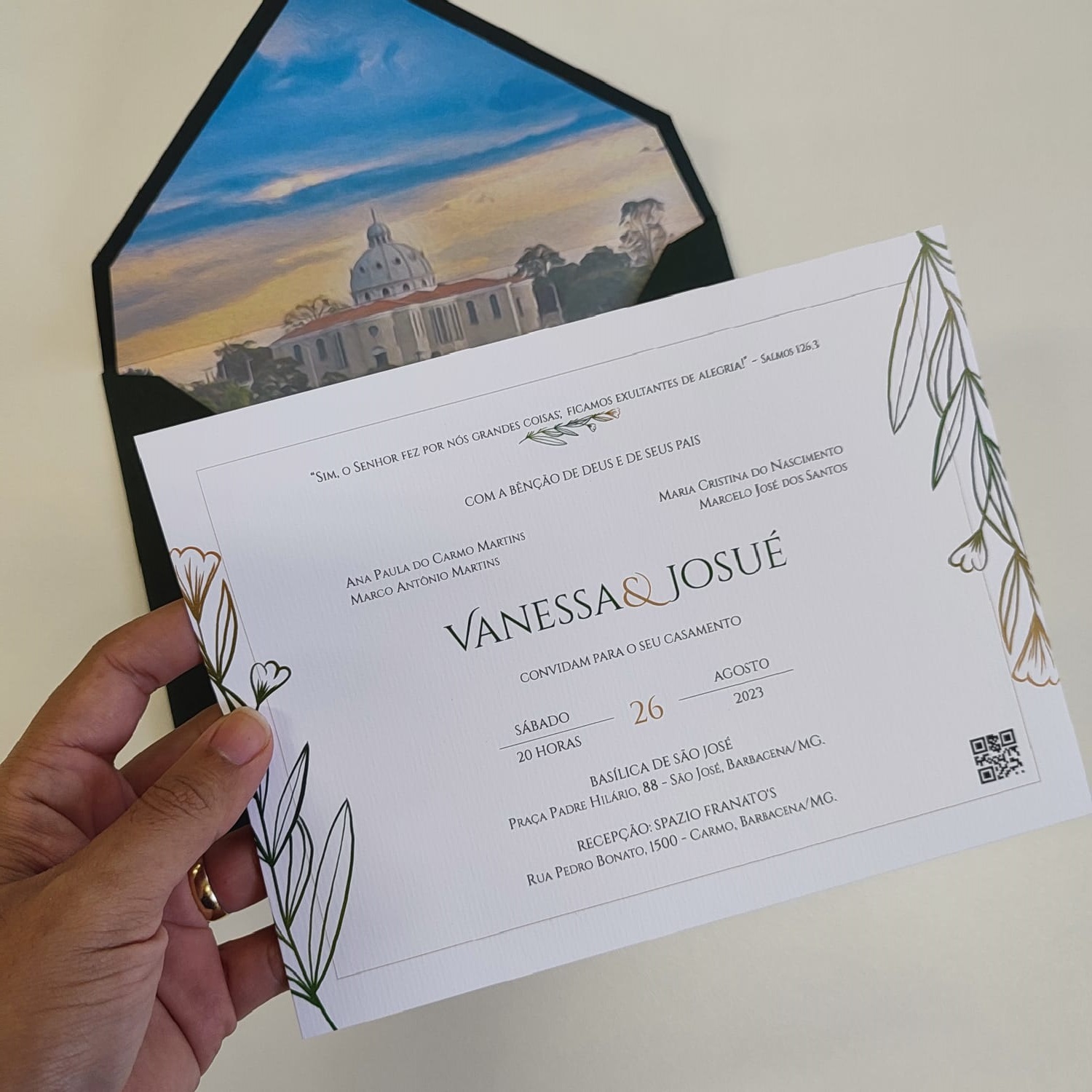 convite-casamento-envelope-forrado-verde-escuro-igreja - Bellagi Convites