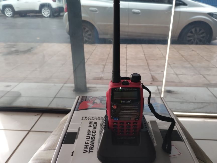 RÁDIO COMUNICADOR PROFISSIONAL BOISTON UV-558 VERMELHO - Mgm Informática