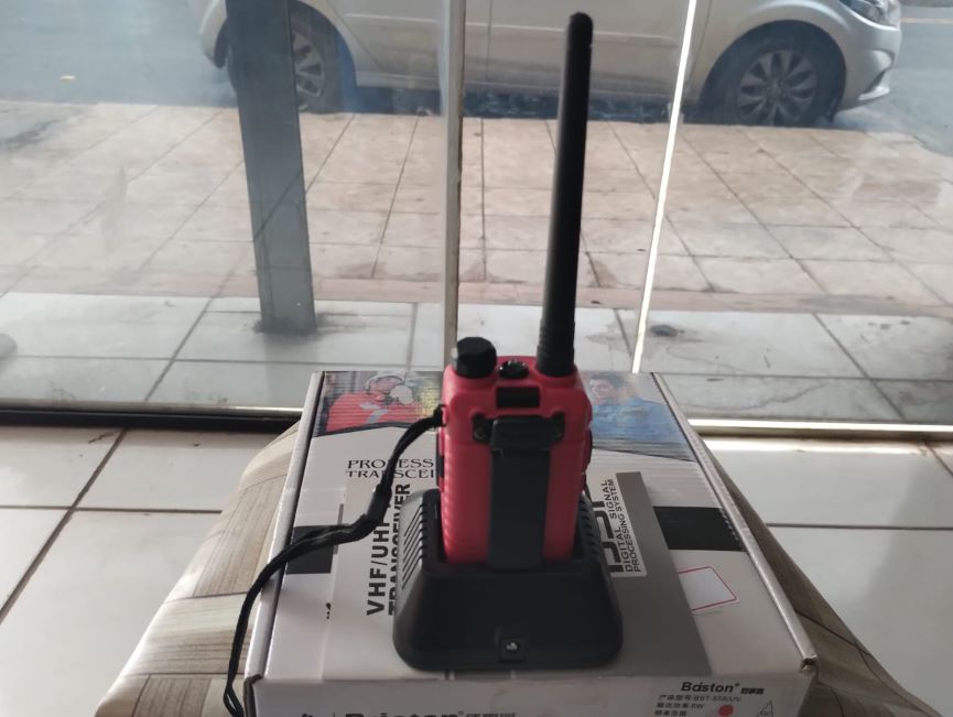 RÁDIO COMUNICADOR PROFISSIONAL BOISTON UV-558 VERMELHO - Mgm Informática