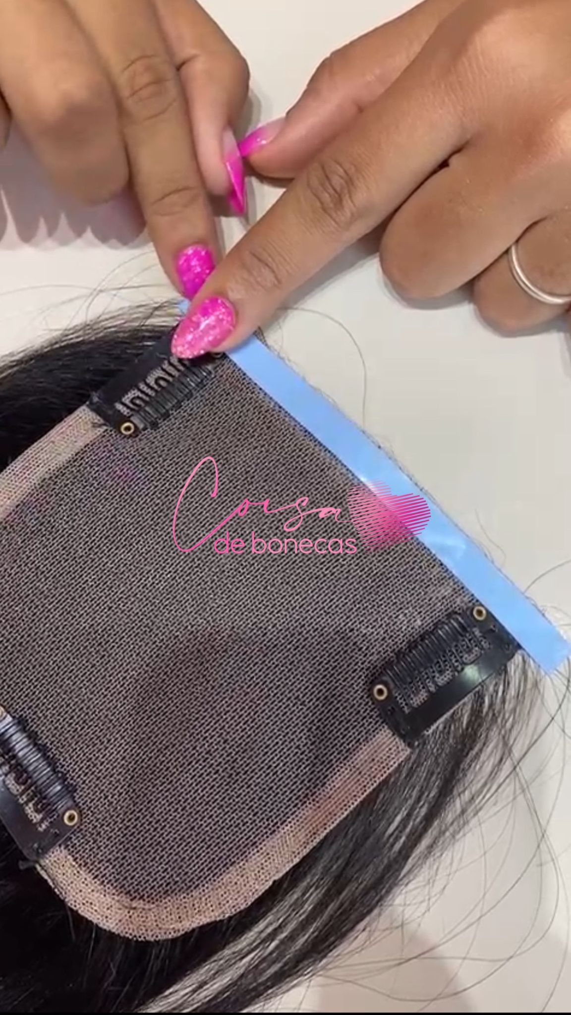 TOP CLOSURE LISA 45CM C/ TIC TAC + FITA ADESIVA APLICADA + FITA ADESIVA EXTRA - COISADEBONECAS