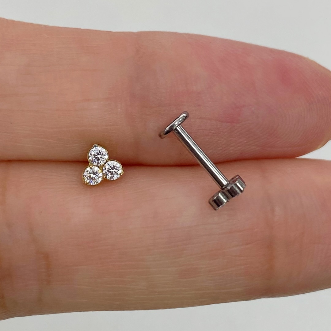 LABRET TITÂNIO TREVO ZIRCÔNIAS - I Love Piercing - Loja Online de Piercings e Brincos