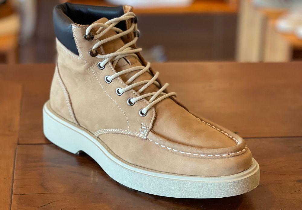 Bota Masculina Moc Toe Cano Médio Couro Nobuck Creme Barcelona Design ...