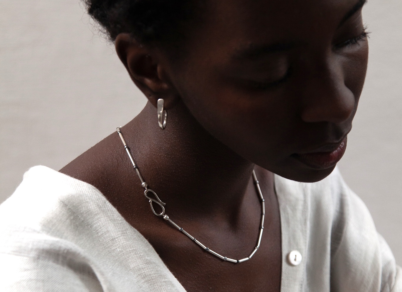 COLAR CANUTILHO COM HEMATITA PRATA - Atelier Lu Guerra - Design exclusivo em prata 950