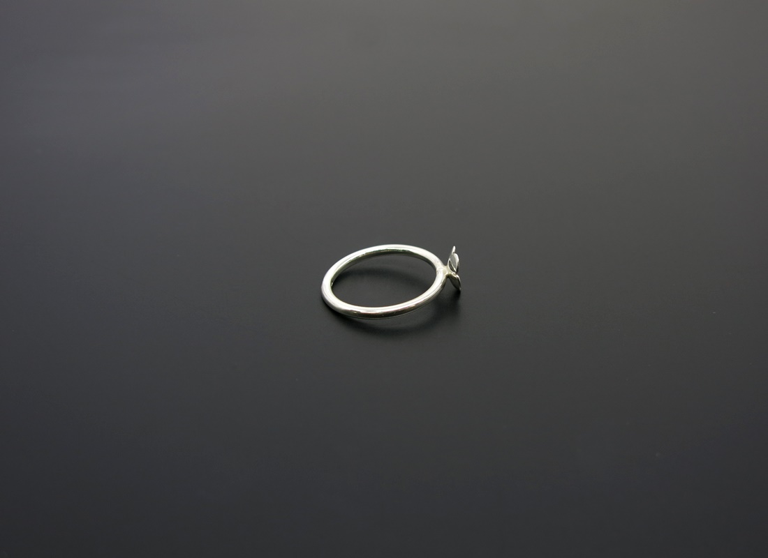 ANEL DELICADO VIOLETA SÓ PRATA PRATA - Atelier Lu Guerra - Design exclusivo em prata 950