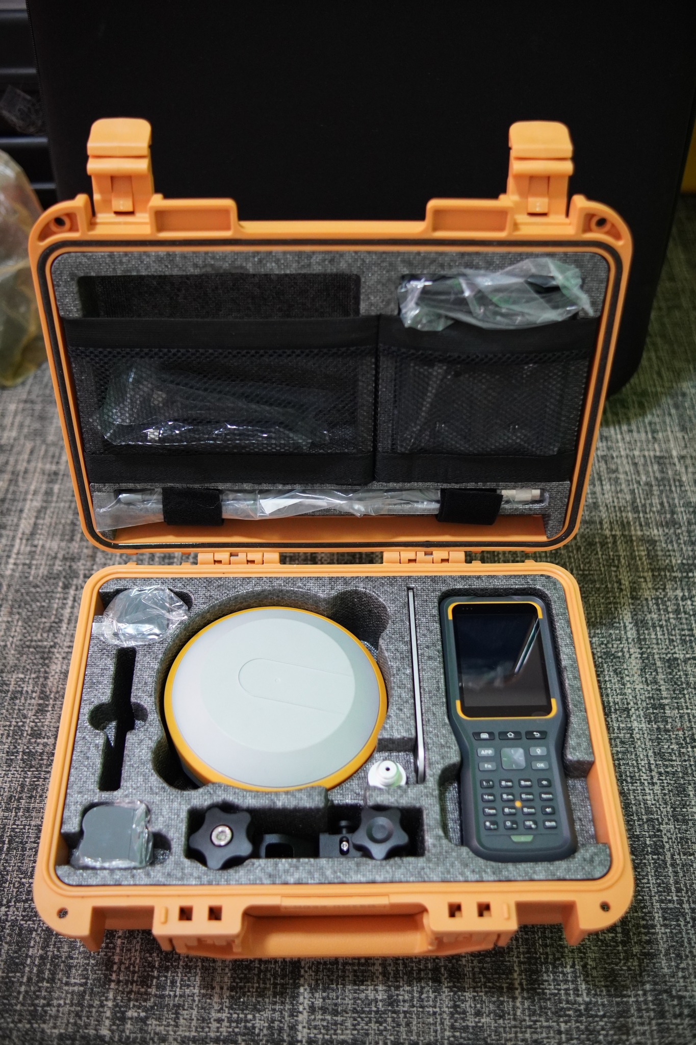 V90 Plus GNSS RTK Hi-Target - LHGeo Equipamentos Topográficos - Os melhores GNSS RTK do mercado