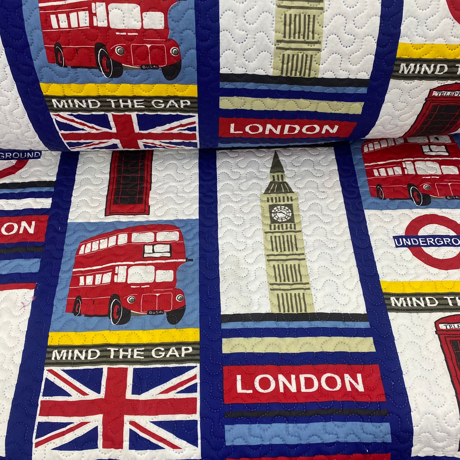 Matelassê Estampada Patchwork London - A Catarinense Tecidos | Entrega rápida para todo o Brasil