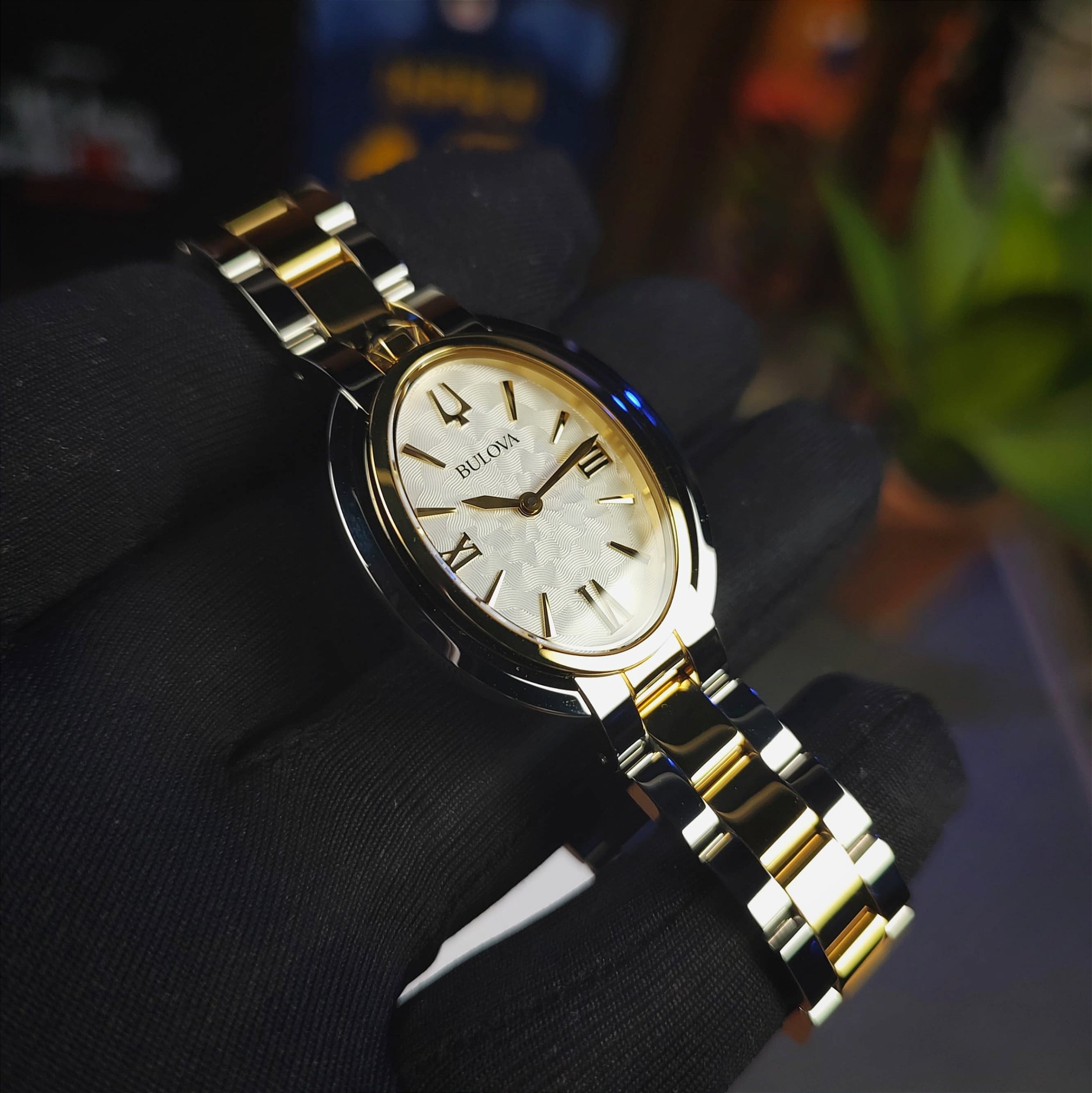 Bulova Rubaiyat 98L320 Feminino IP Gold Safira - Relojoaria Impala ...