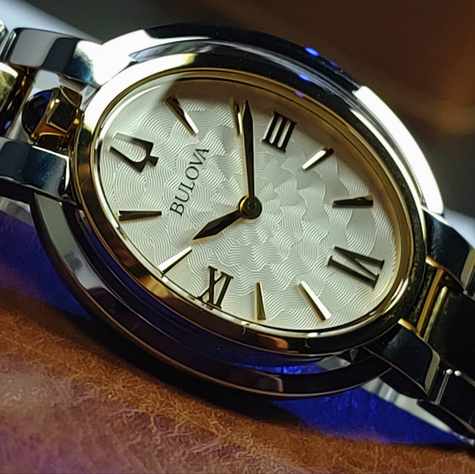 Bulova Rubaiyat 98L320 Feminino IP Gold Safira - Relojoaria Impala ...