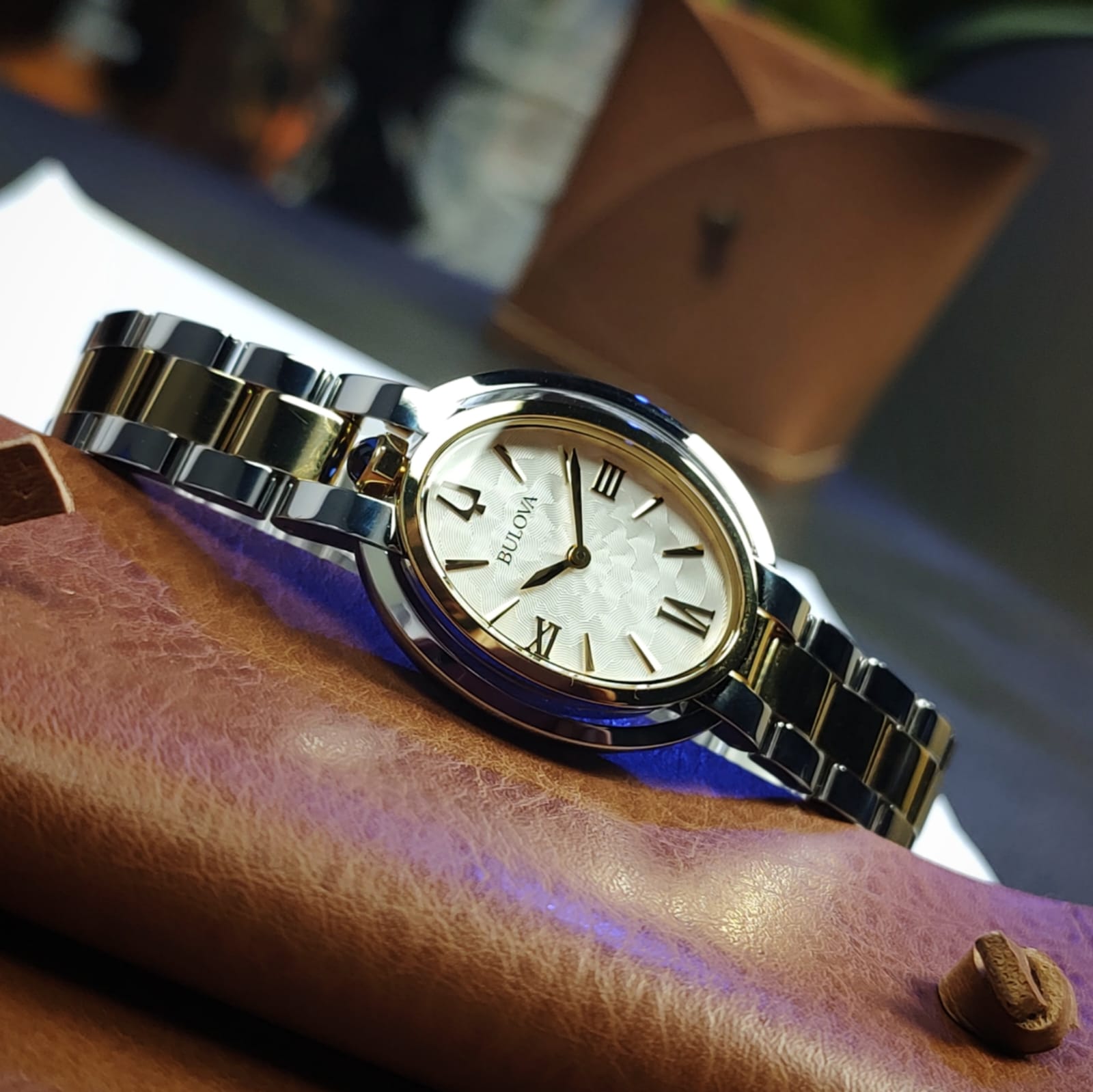 Bulova Rubaiyat 98L320 Feminino IP Gold Safira - Relojoaria Impala ...