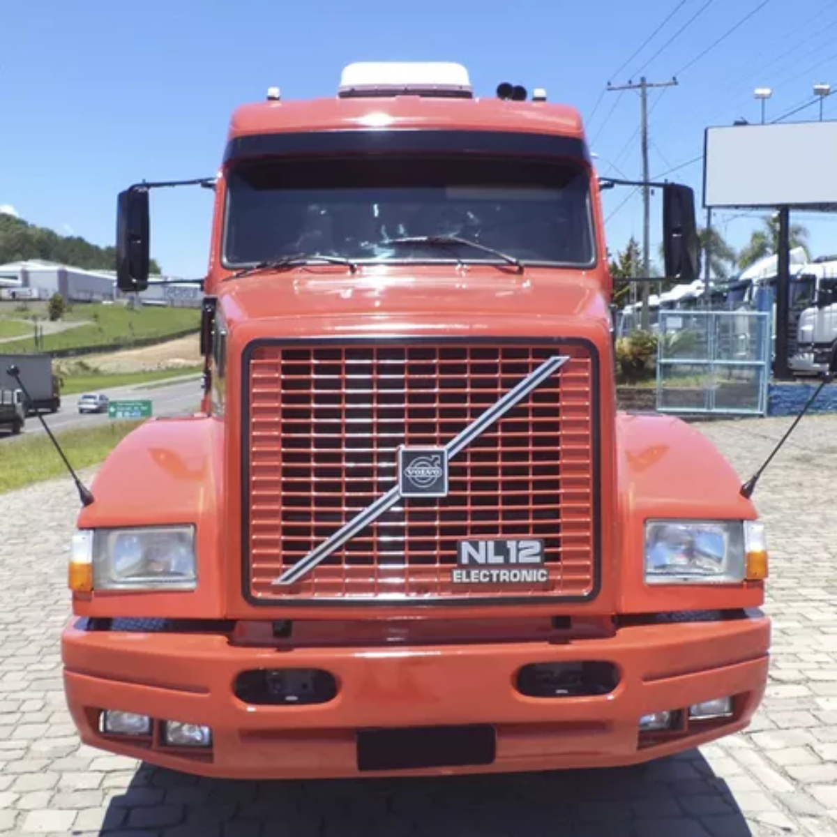 Emblema grade transversal grade frontal Volvo NL 10/12 - BRUTOEXPRESS | Tudo para Seu Caminhão