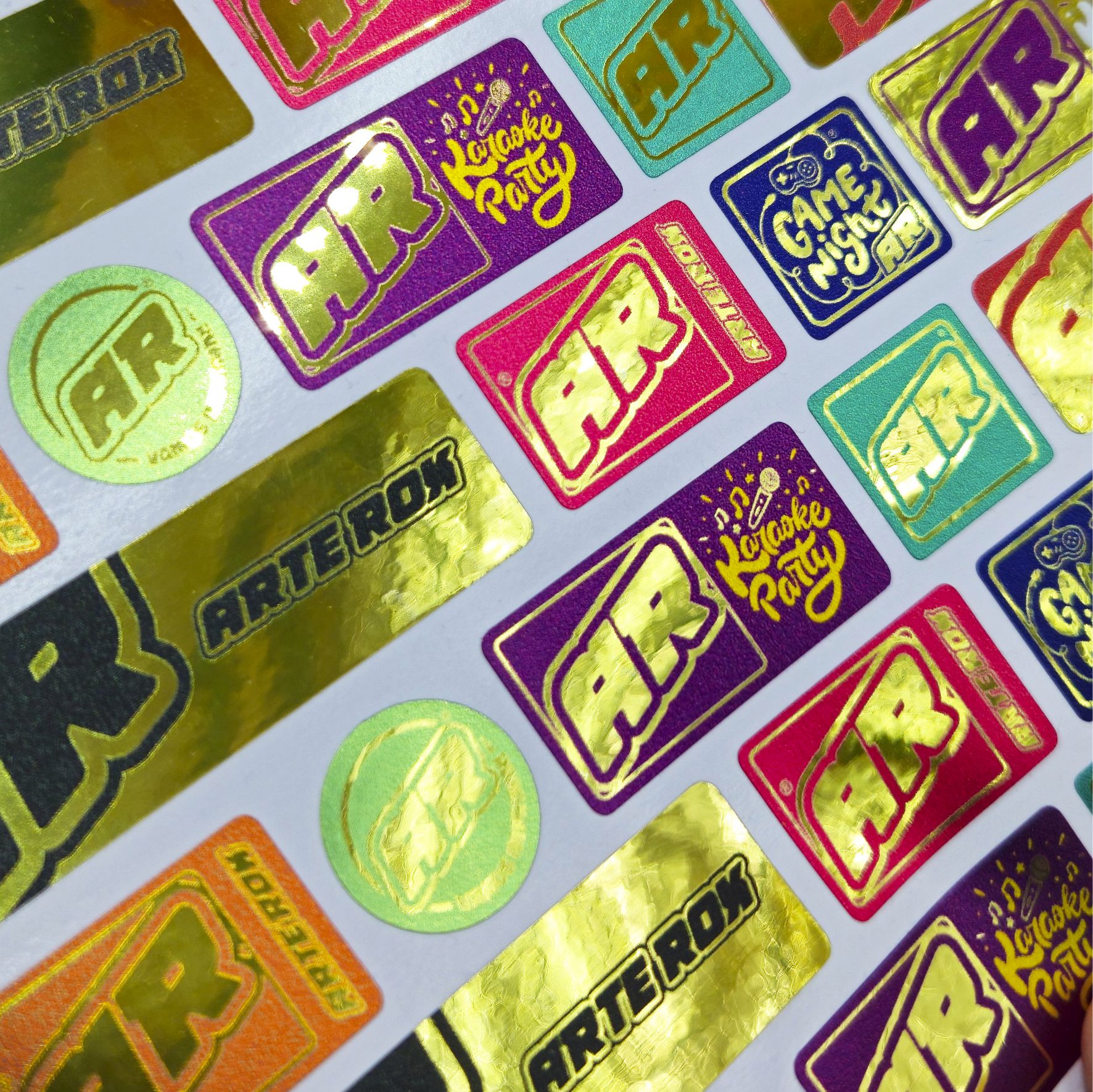 Adesivo Metalizado Dourado 8x4 cm Personalizado - Arte Rox - Gráfica Online