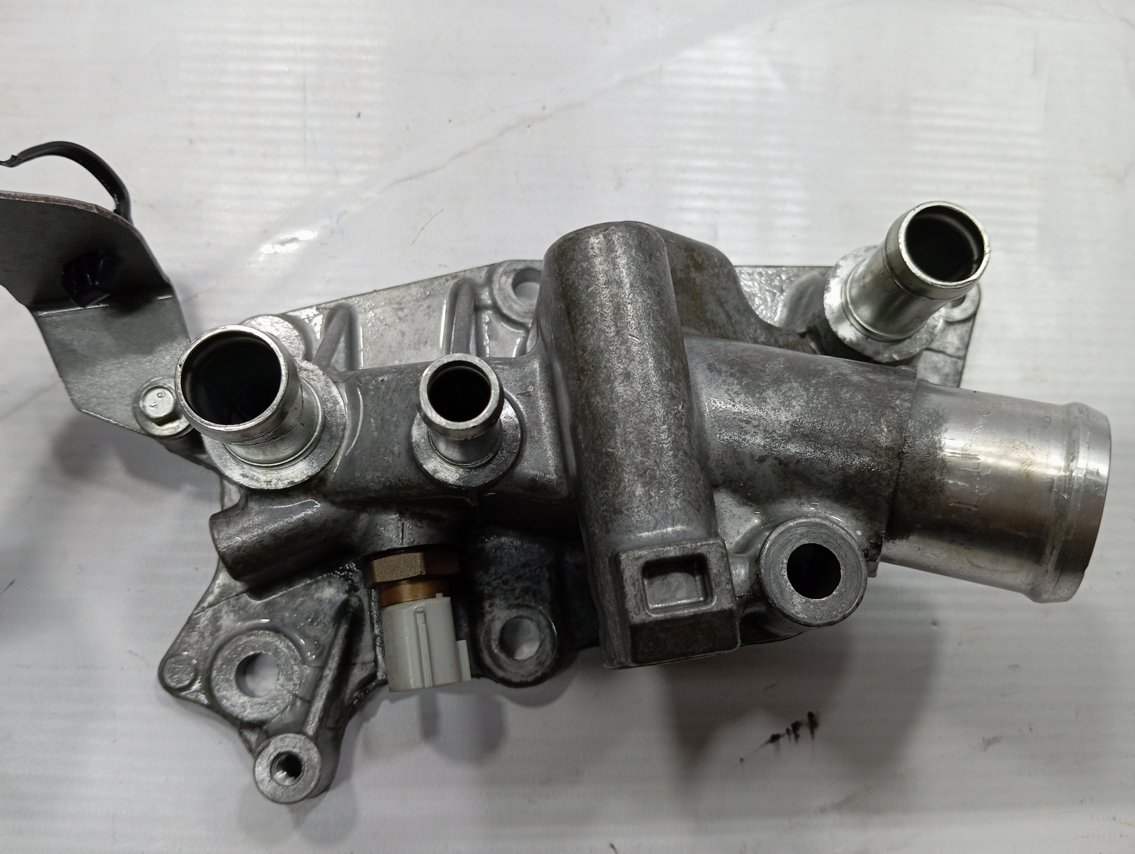 CARCAÇA DUTO TUBO AGUA MOTOR SENSOR NISSAN VERSA 1.6 2018 - Geober Auto ...