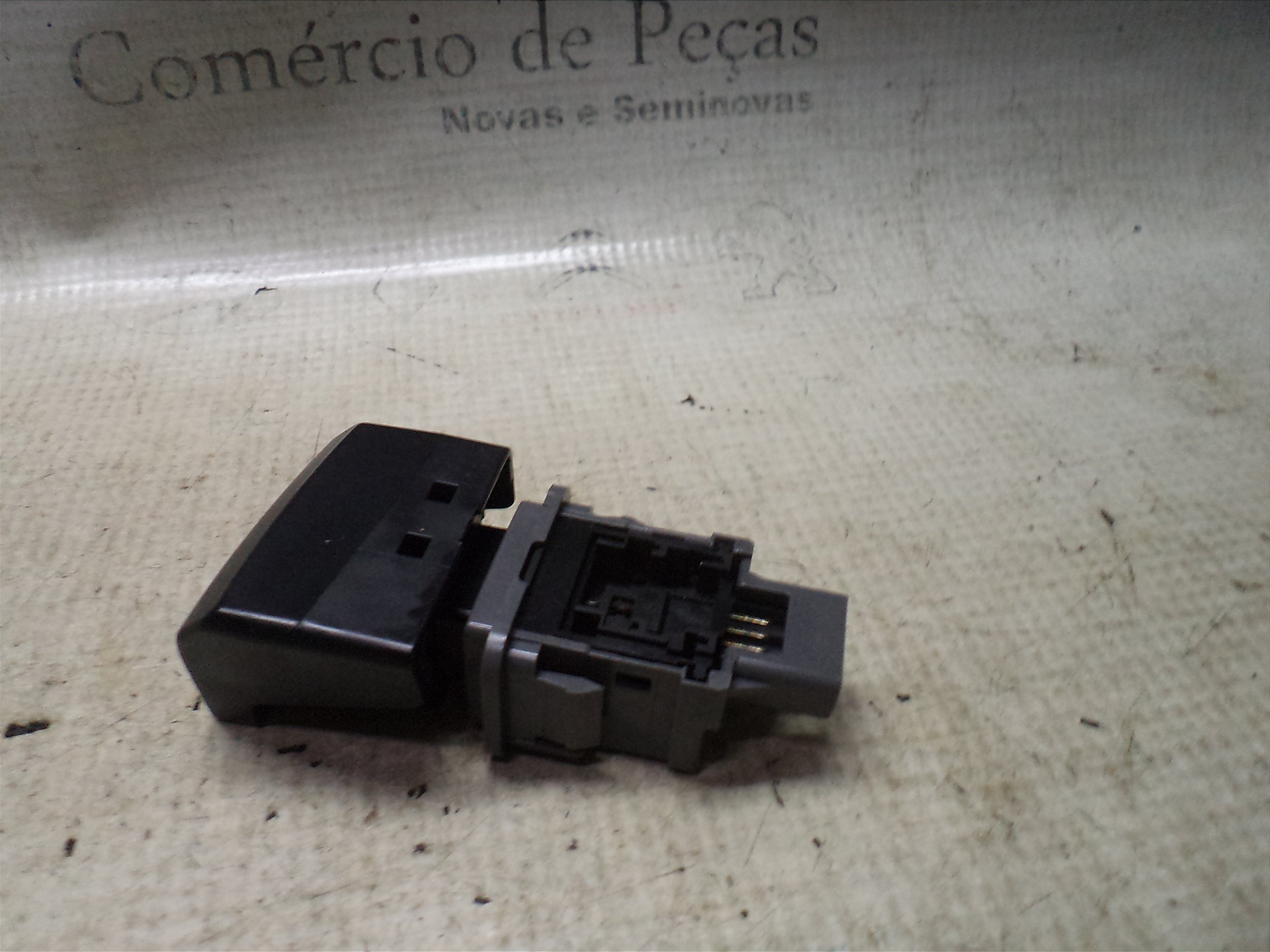 Botao Alerta Toyota Corolla 2016 - Geober Auto Peças