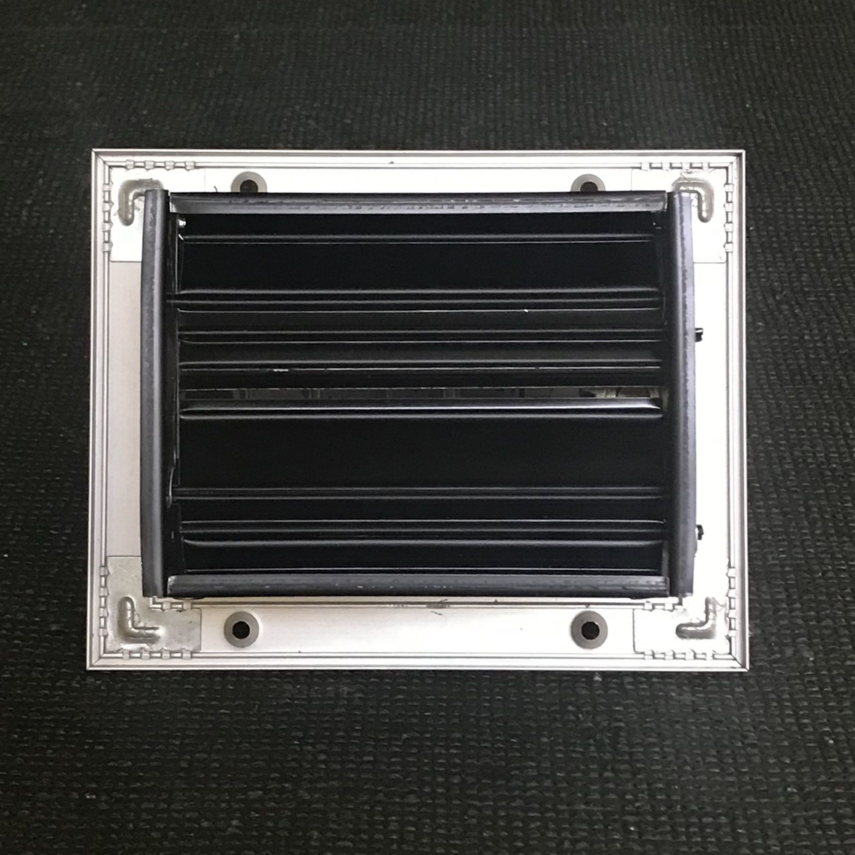 GRELHA VERTICAL MÓVEL COM REGISTRO ANODIZADO VAT-AG 165x125 - MULTIVAC ...