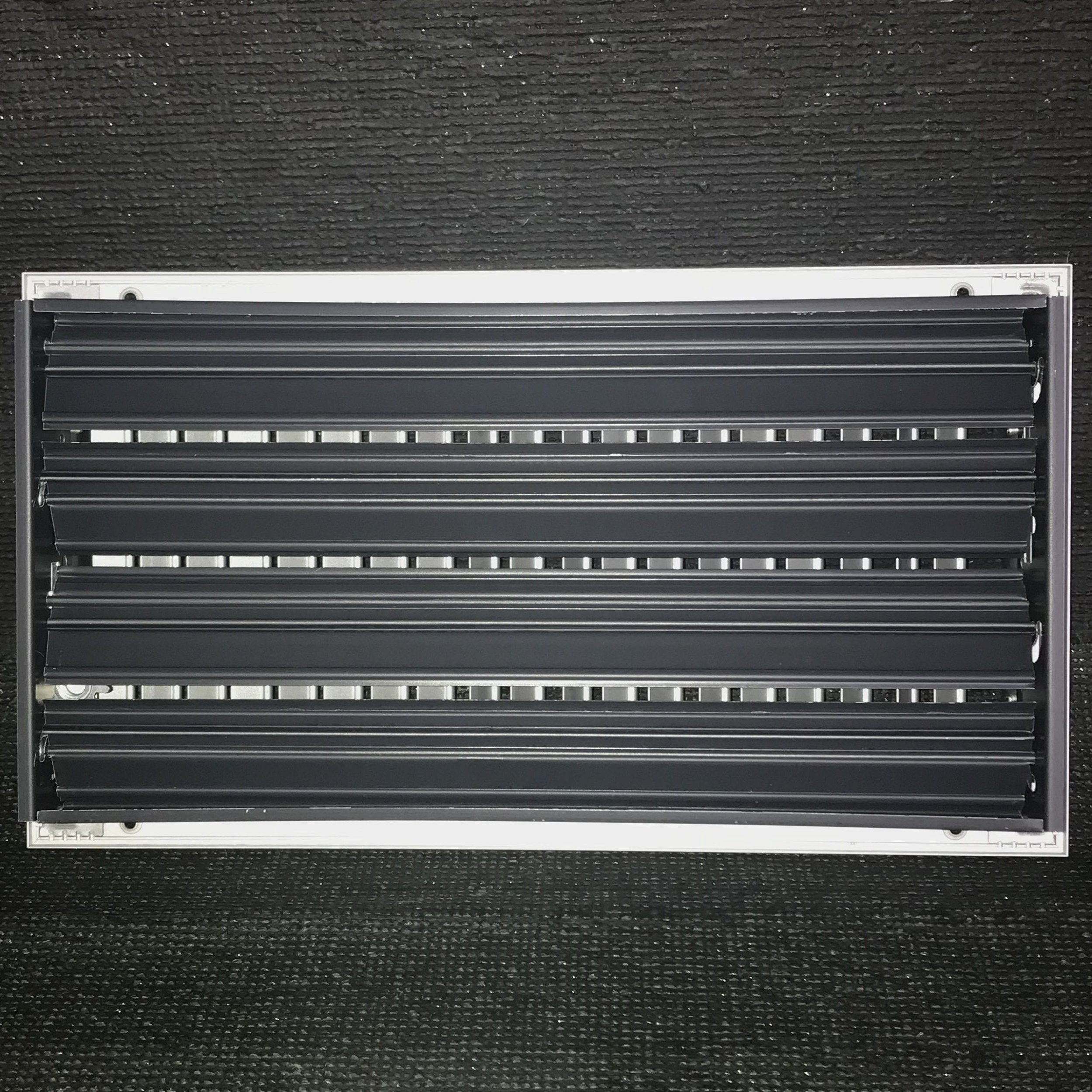 GRELHA VERTICAL MÓVEL COM REGISTRO ANODIZADO VAT-AG 425x225 - MULTIVAC ...