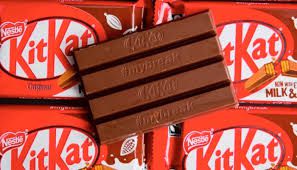 Luxuoso Buquê de Rosas Pink com Astro melias e Kit Kat 03 Unidades ...